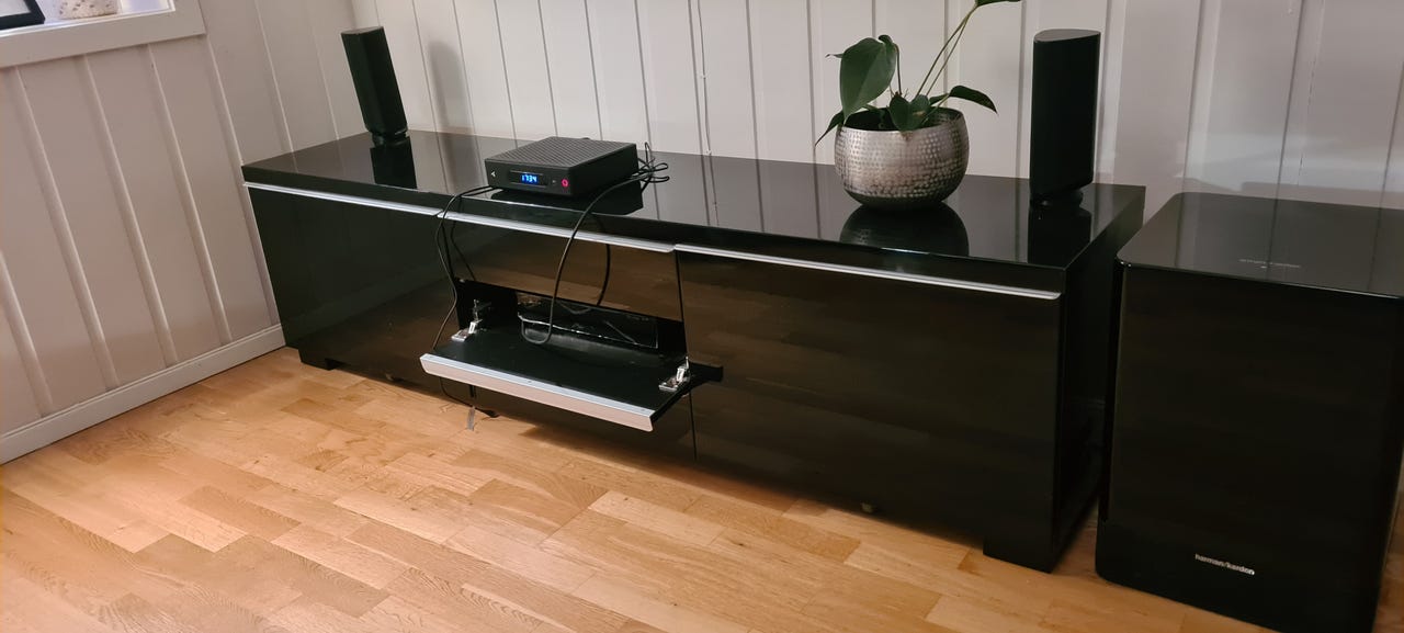 Tv-benk, sort | FINN-torget