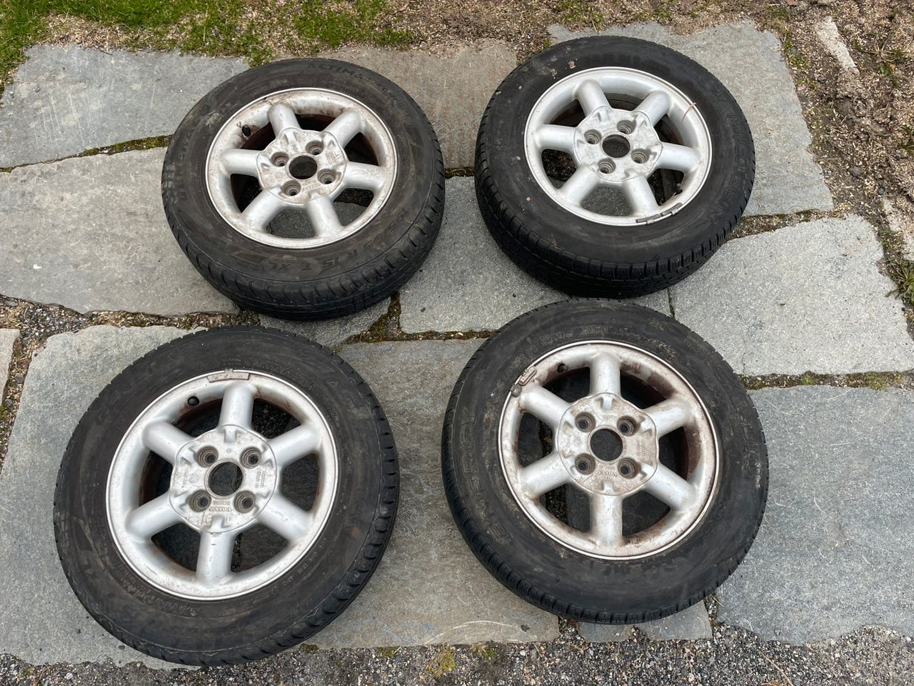 VOLVO V40 SOMMERDEKK PÅ FELG. 195\ 65/ R15 | FINN-torget