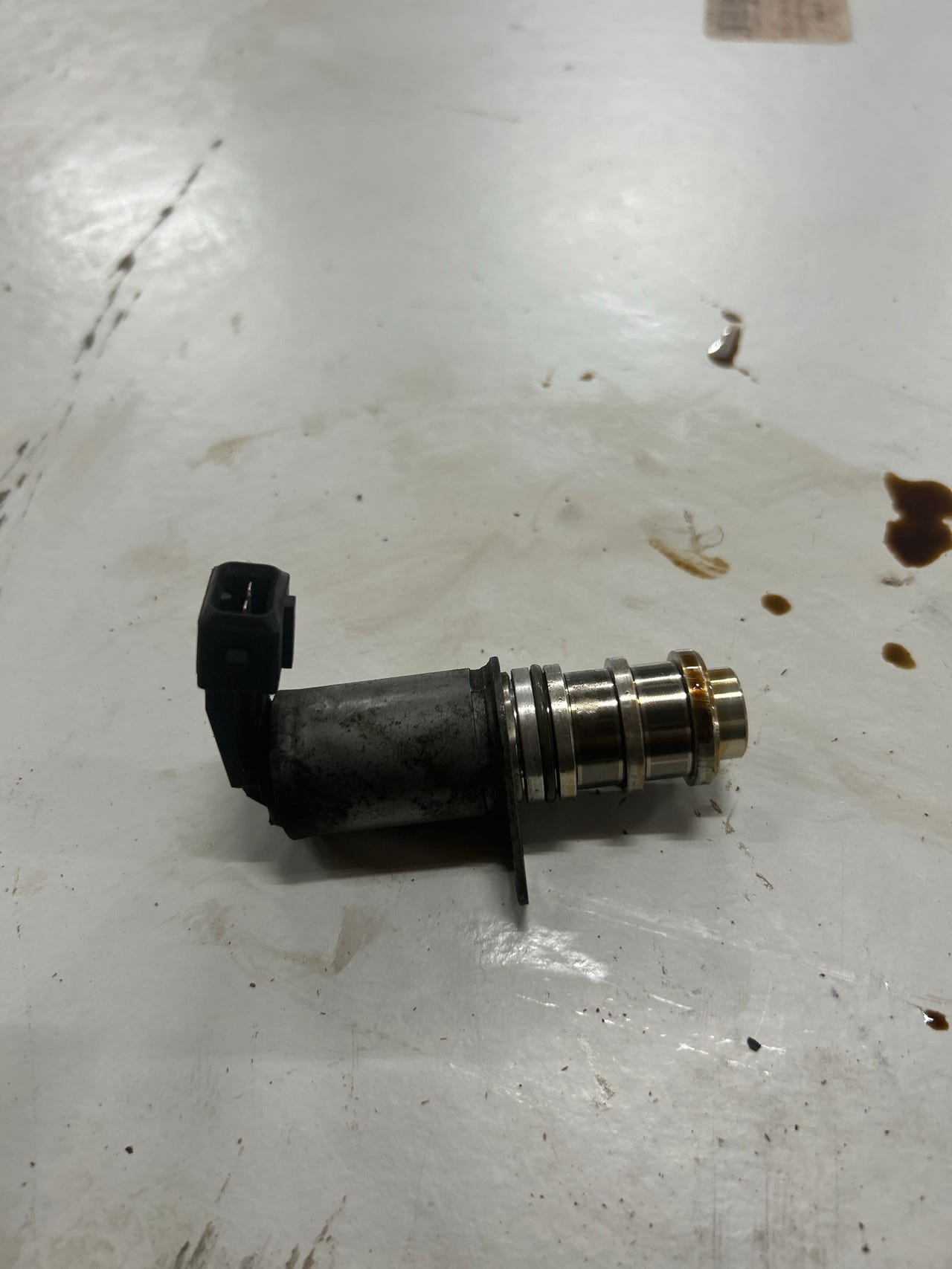 BMW N43 S55 Engine Oil Pressure Control Solenoid 11417584990 | FINN-torget