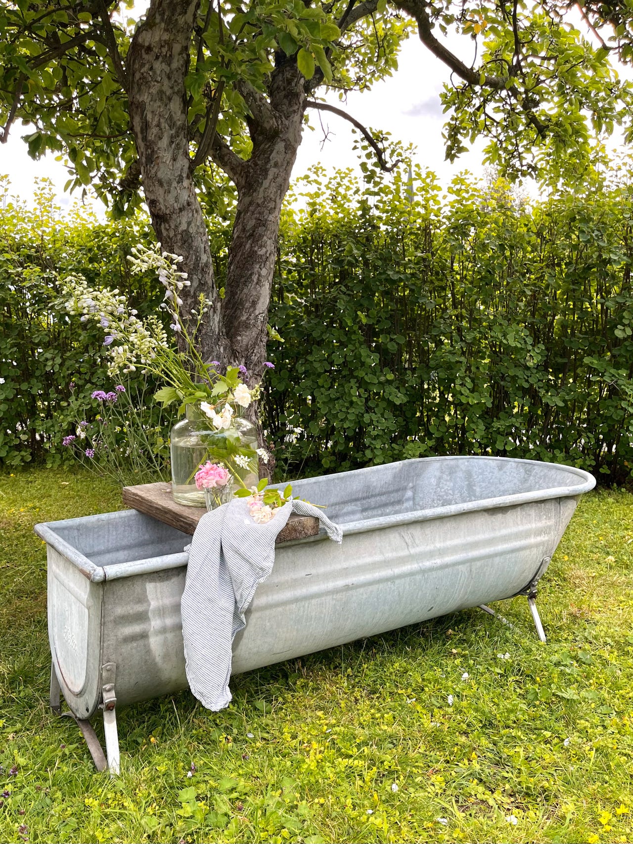 Gammelt badekar i sink selges. | FINN-torget