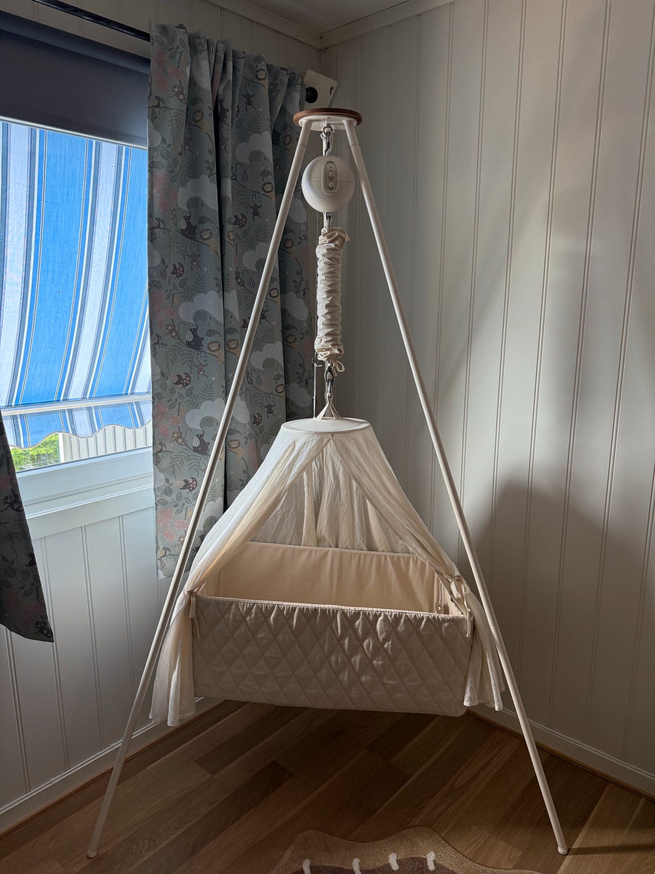 Moonboon Classic Vugge med Connect motor | FINN-torget