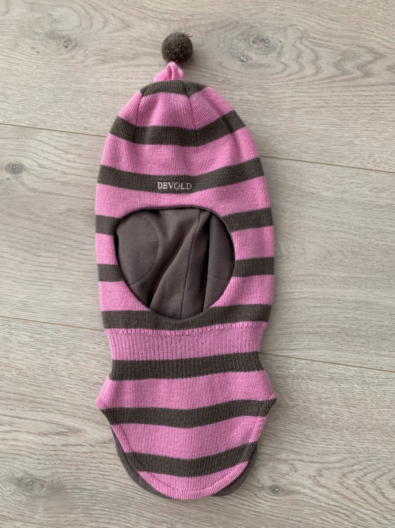 Nesten som ny DEVOLD lue | FINN-torget