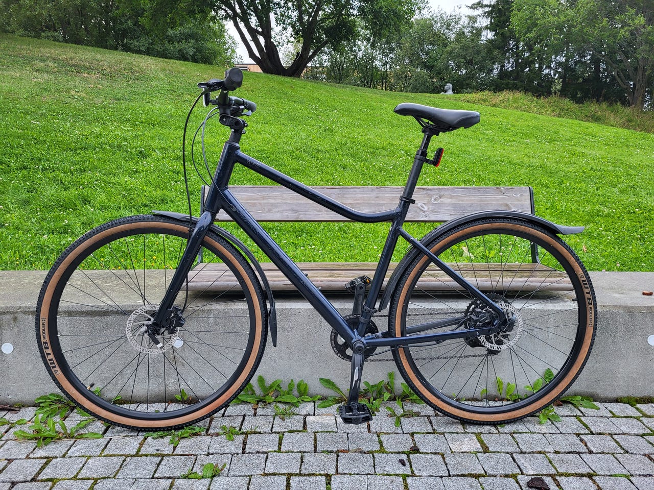 White AX | FINN-torget