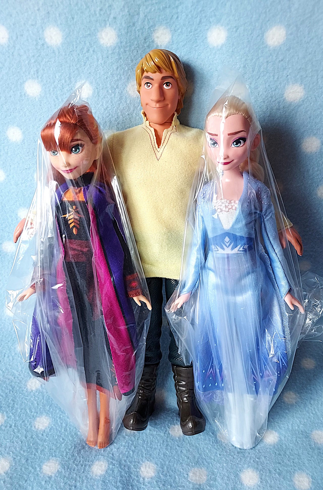 Elsa, Anna ( Hasbro 2018) og Kristoffer (Mattel 2013). Barbie dukker ...