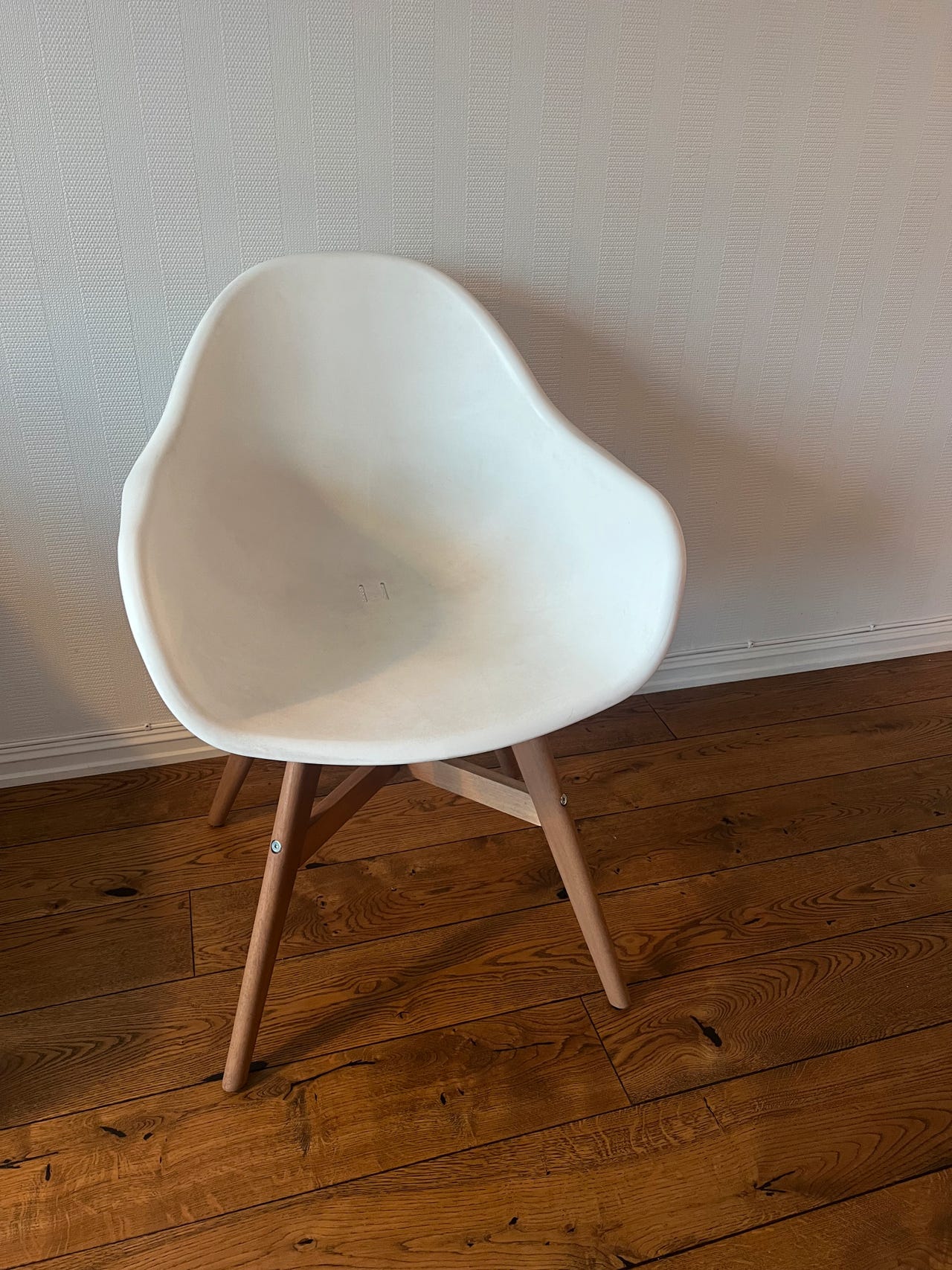 IKEA Stol Hvit Plast og Tre - Fanbyn | FINN-torget