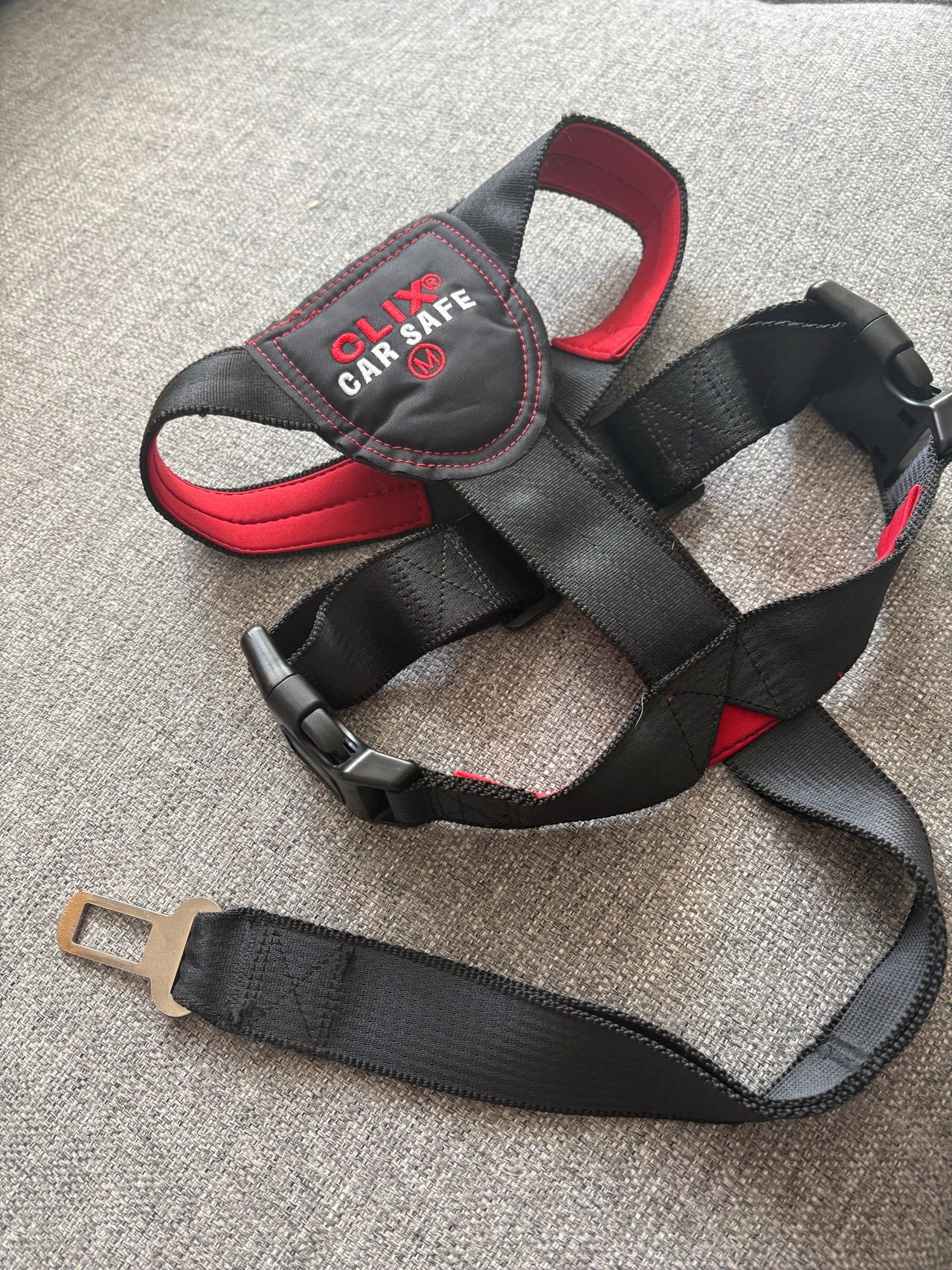 CLIX Car Safe Bilsele M størrelse svart og rød | FINN-torget