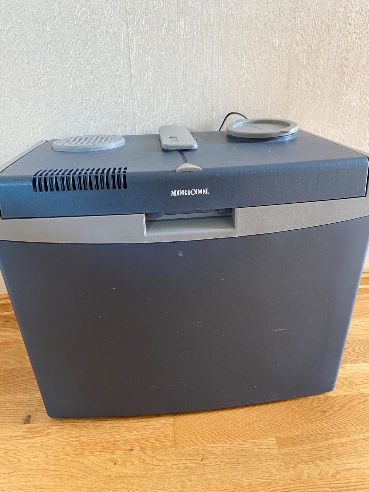 Kjøleboks/varme boks til bil og campingvogn | FINN-torget