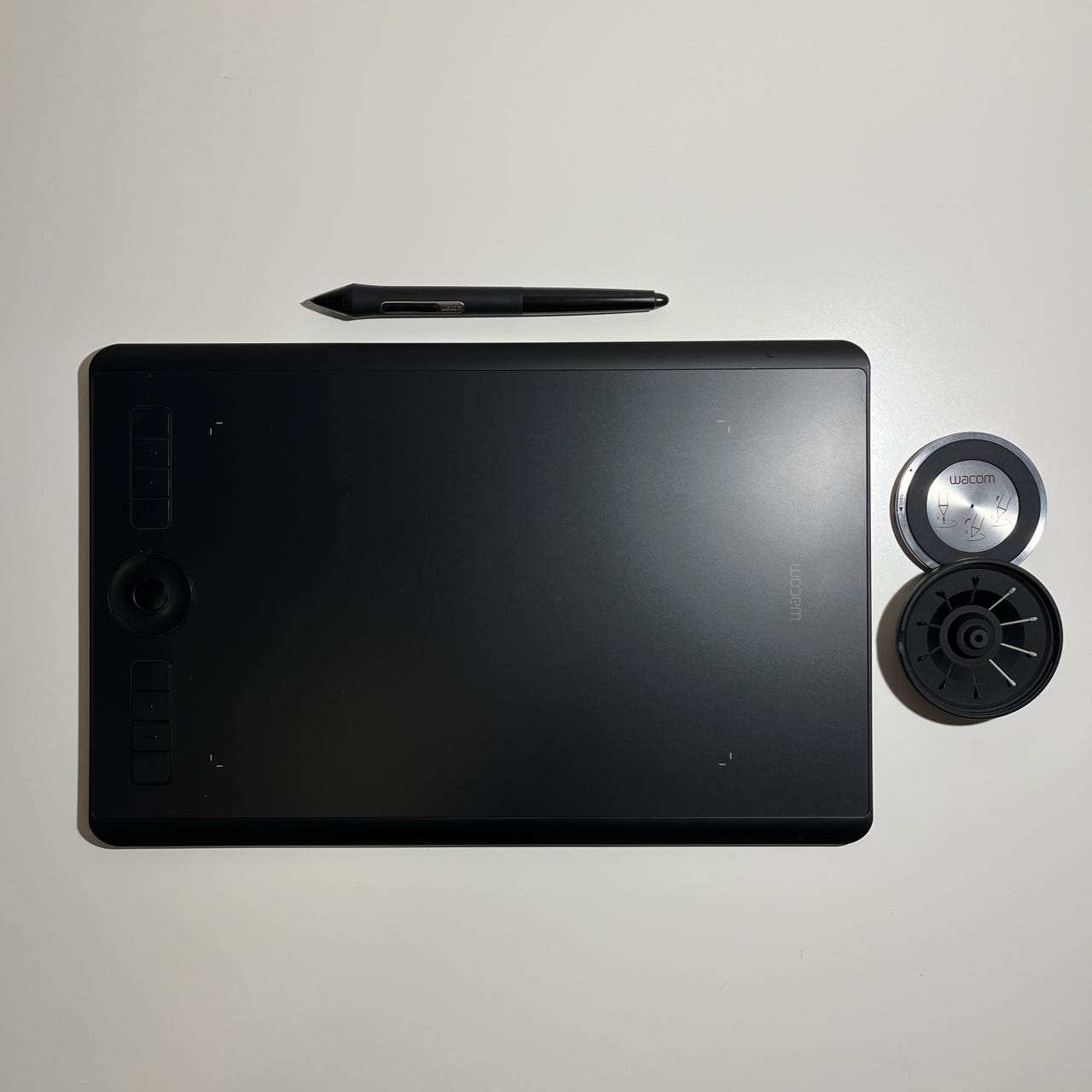 Wacom Intuos Pro Medium (PTH-660) – Pent brukt | FINN-torget