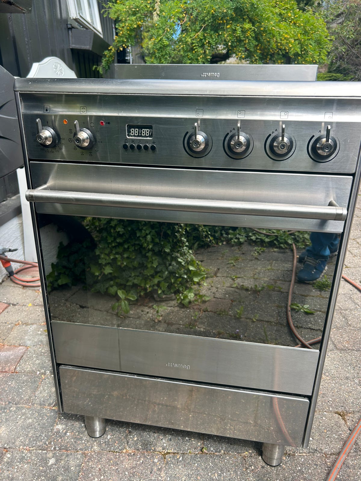 Flott Smeg komfyr - fire kokeplater, men ovn må repareres | FINN-torget