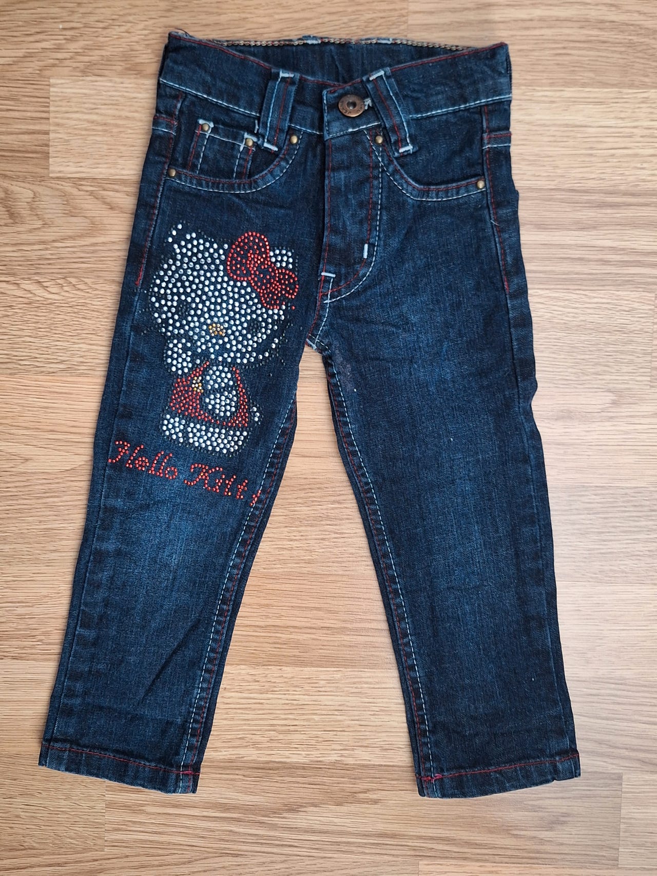 Hello Kitty dongeri bukse str 92 | FINN-torget