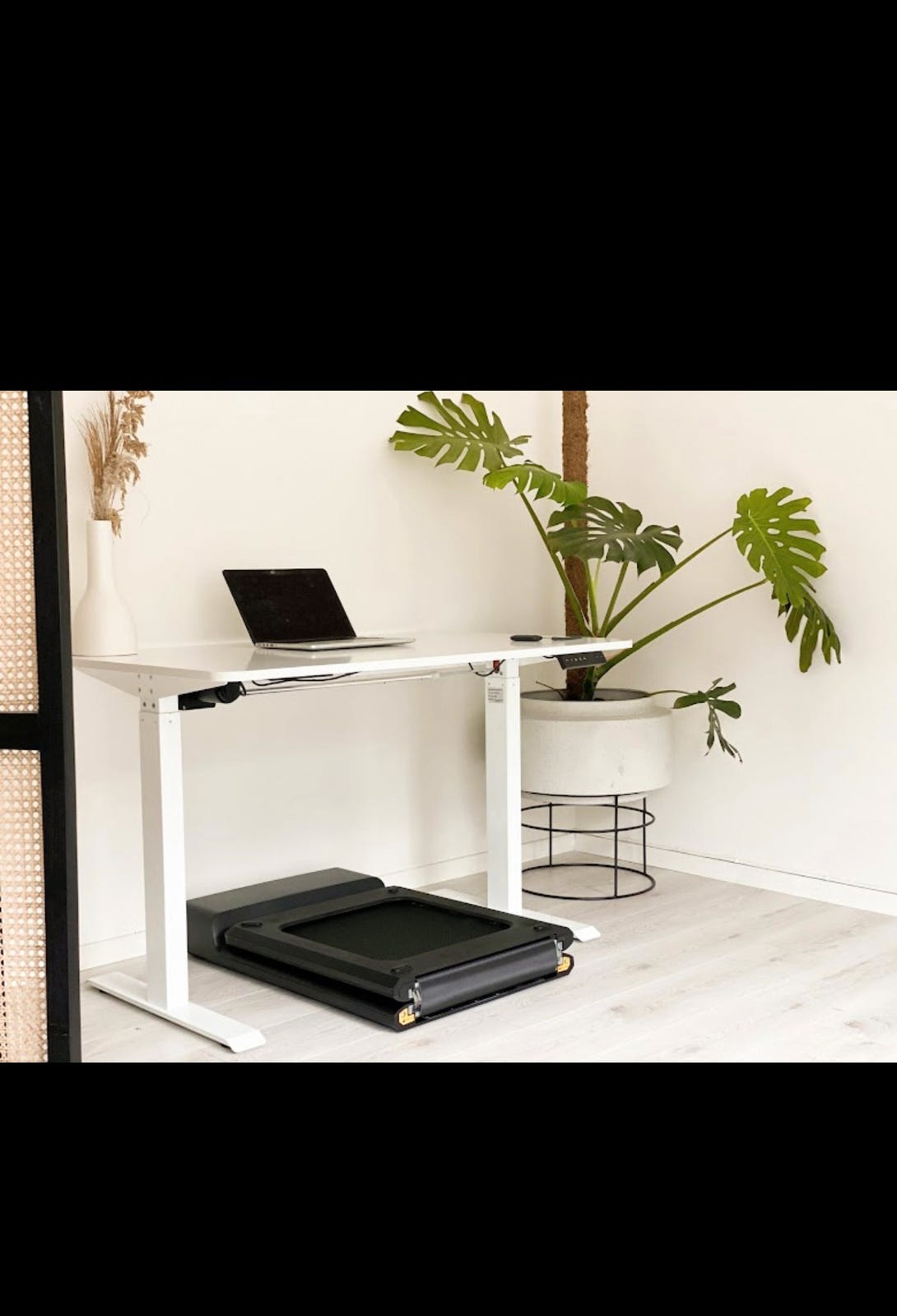 Pomelo hvit hev og senk pult i hvit | FINN-torget