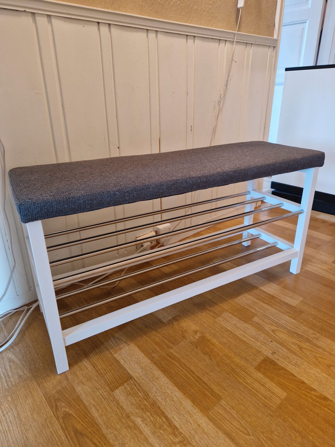 Sittebenk m/skohyller | FINN-torget