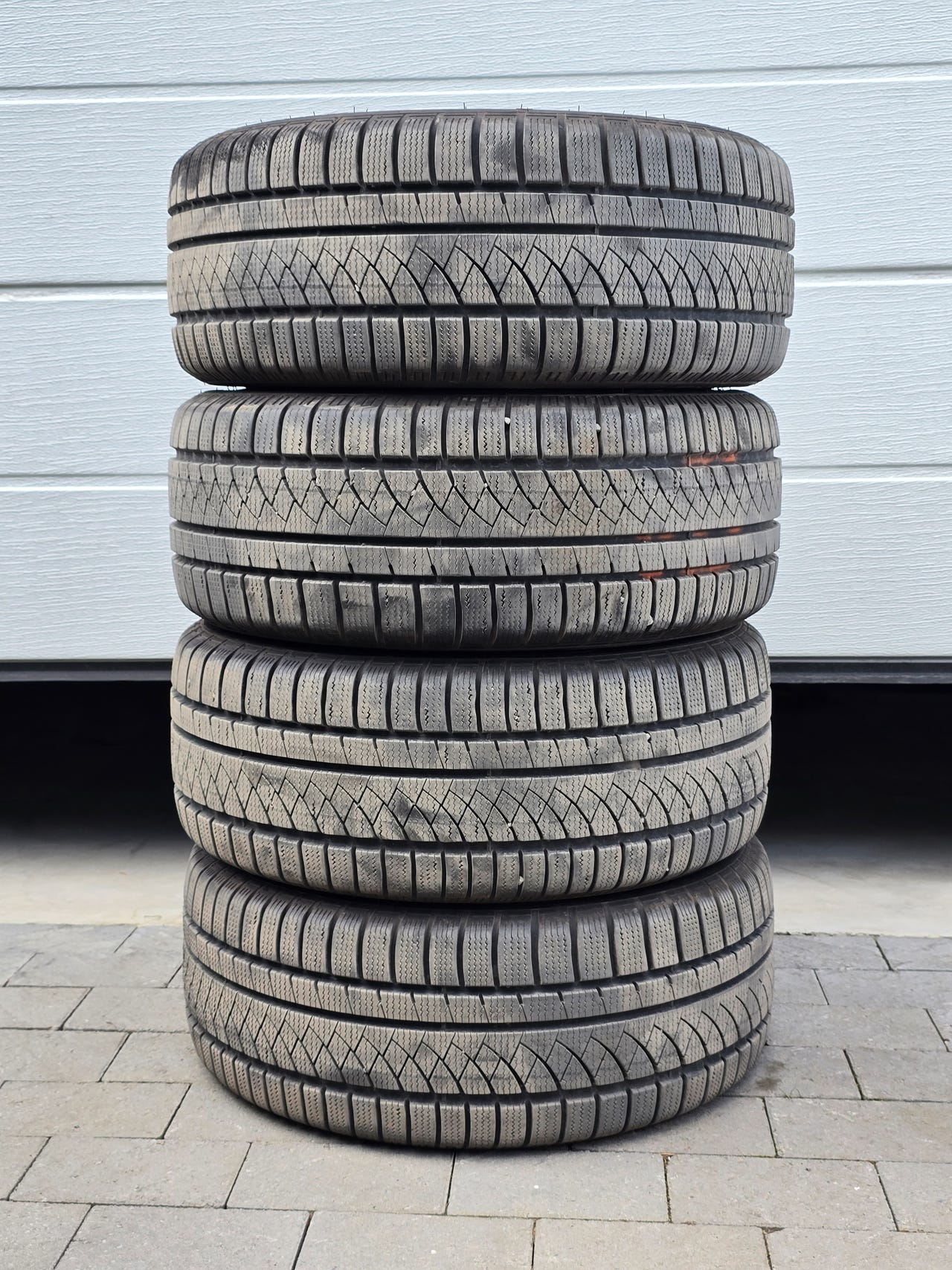 235/45R17 vinterdekk selges billig (4 stk)! | FINN-torget