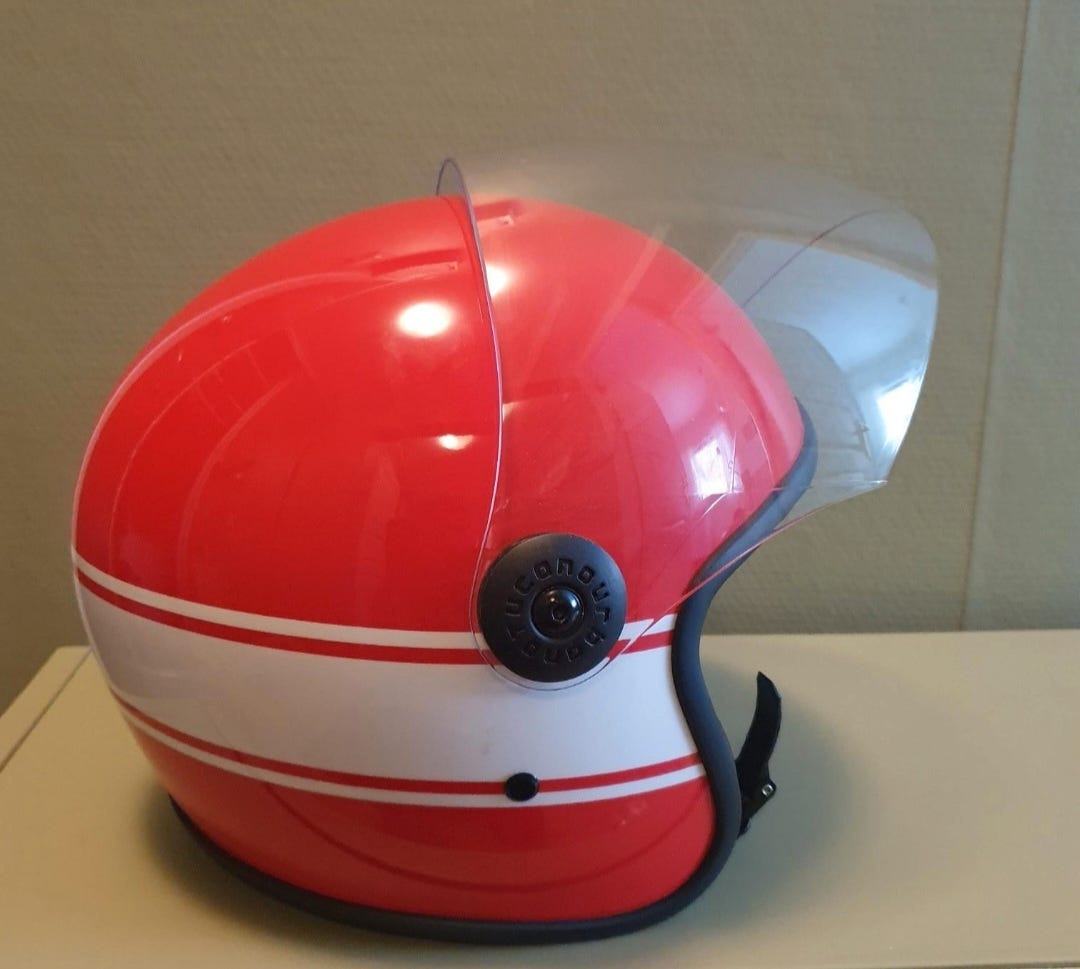 Halvhjelm til scooter/mc selges | FINN-torget