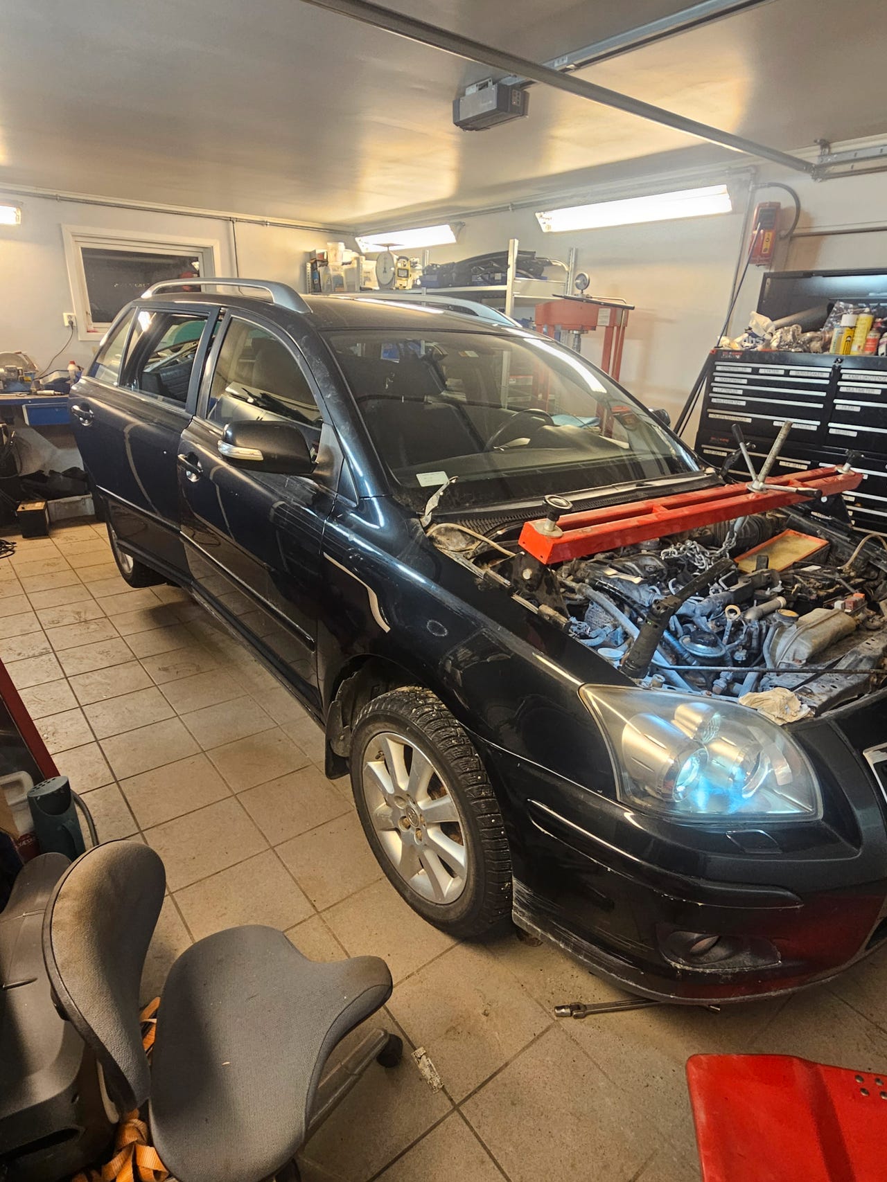 08 Avensis D4D hugges. | FINN-torget