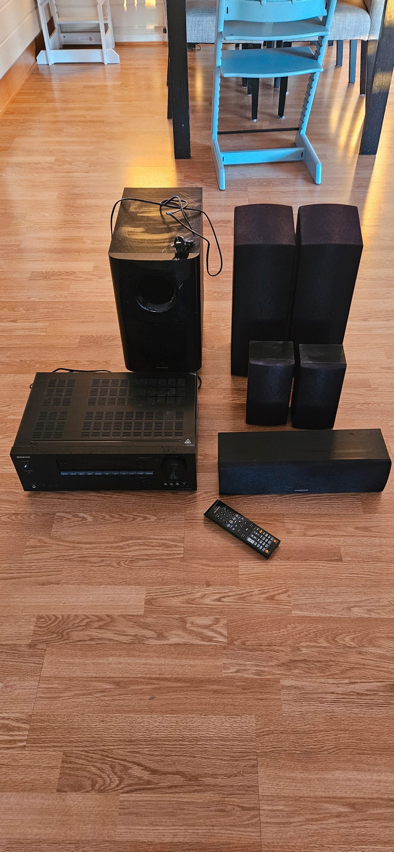 Onkyo HT-S5805-B hjemmekinosystem | FINN-torget