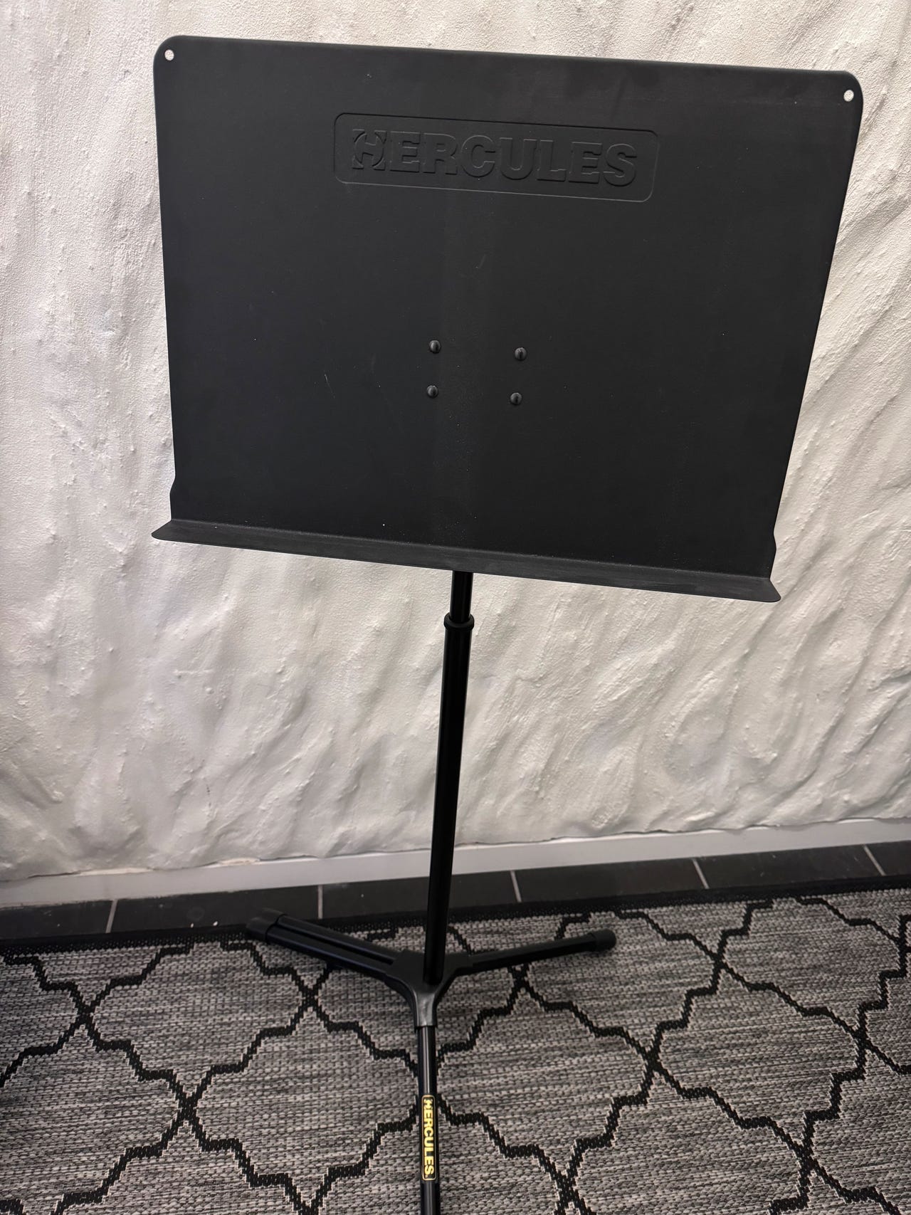 Notestativ - Hercules BS200B Stackable Orchestra Stand | FINN-torget