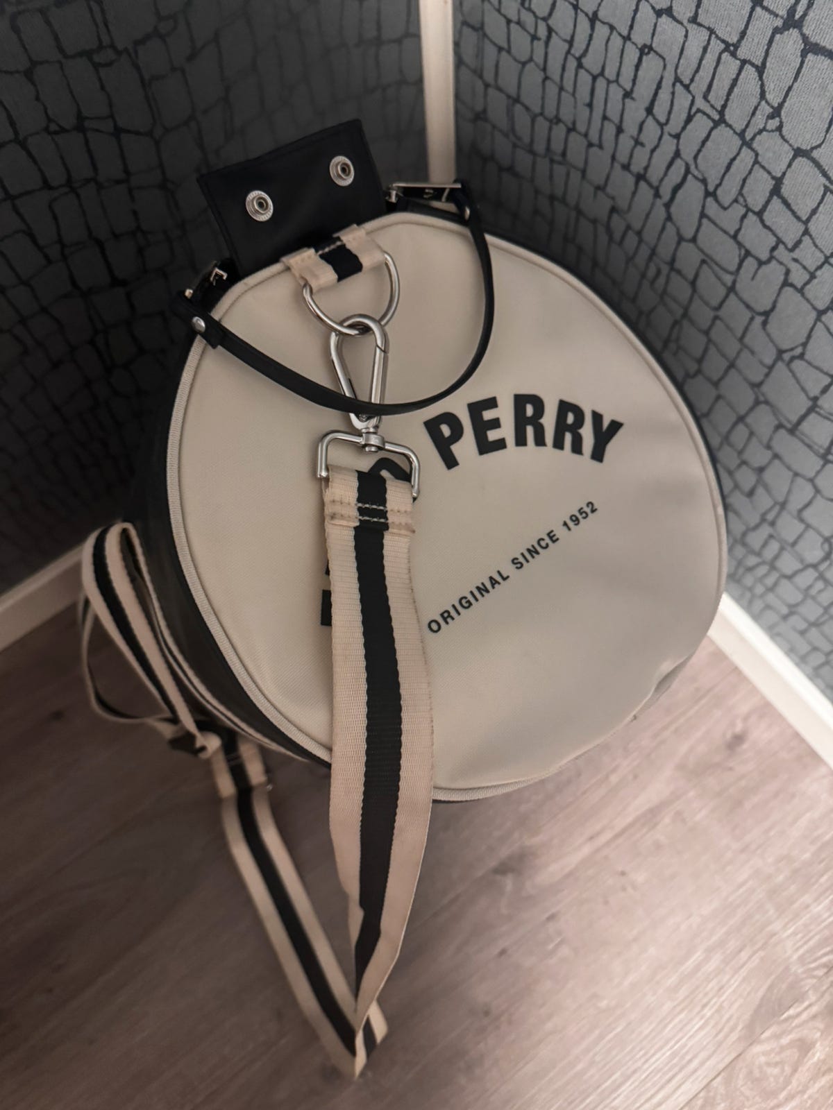 FRED PERRY | FINN-torget