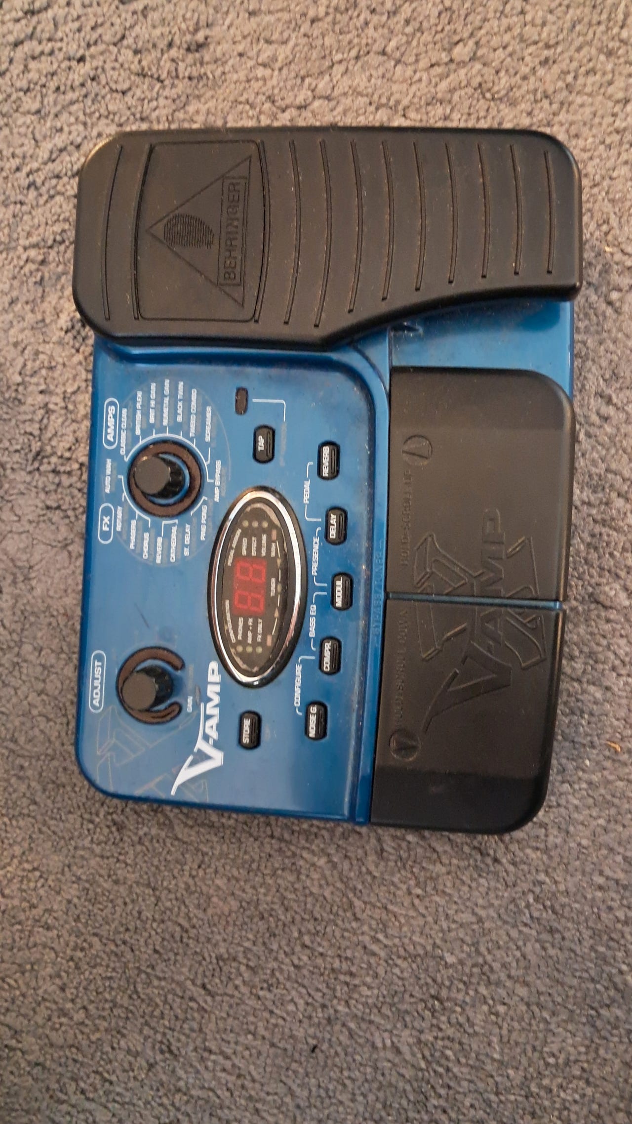 Behringer V-Amp lx1-x selges billig | FINN-torget