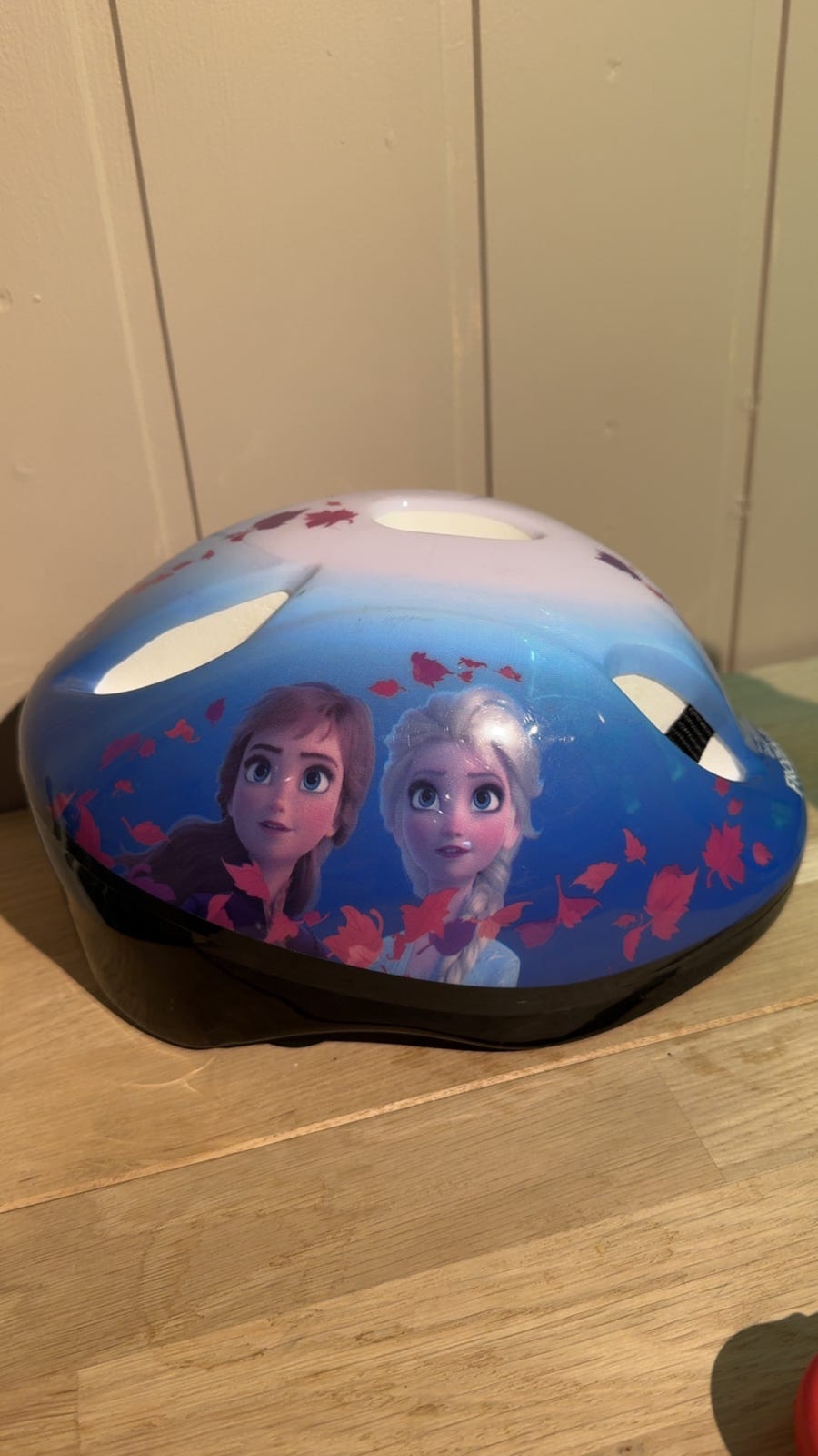 Elsa hjelm Str: S (52/56) | FINN-torget