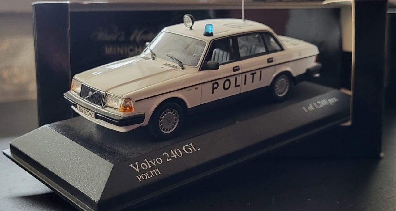 Volvo 240 Politi bil | FINN-torget