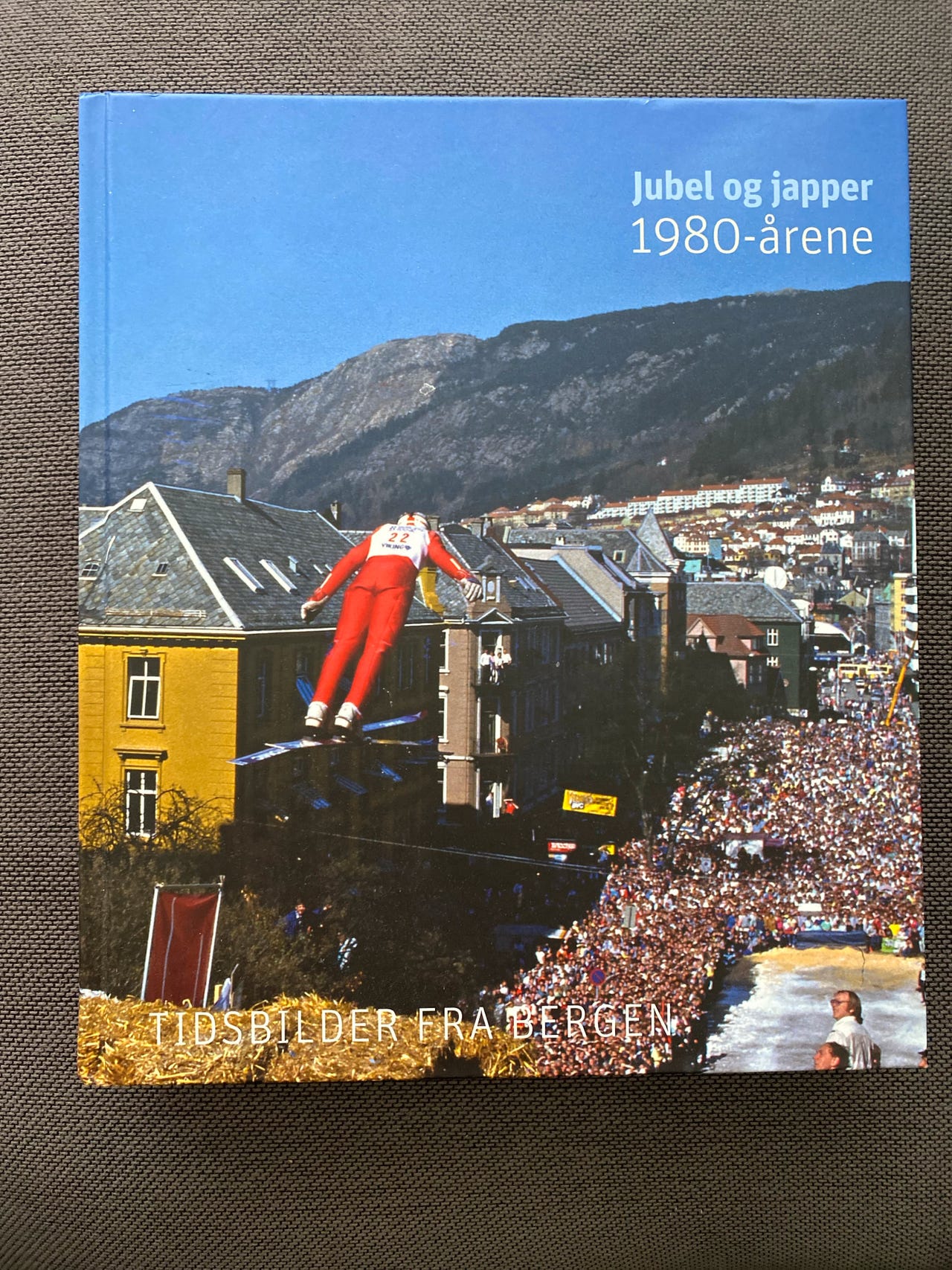 TIDSBILDER FRA BERGEN - Jubel og japper 1980-årene | FINN-torget