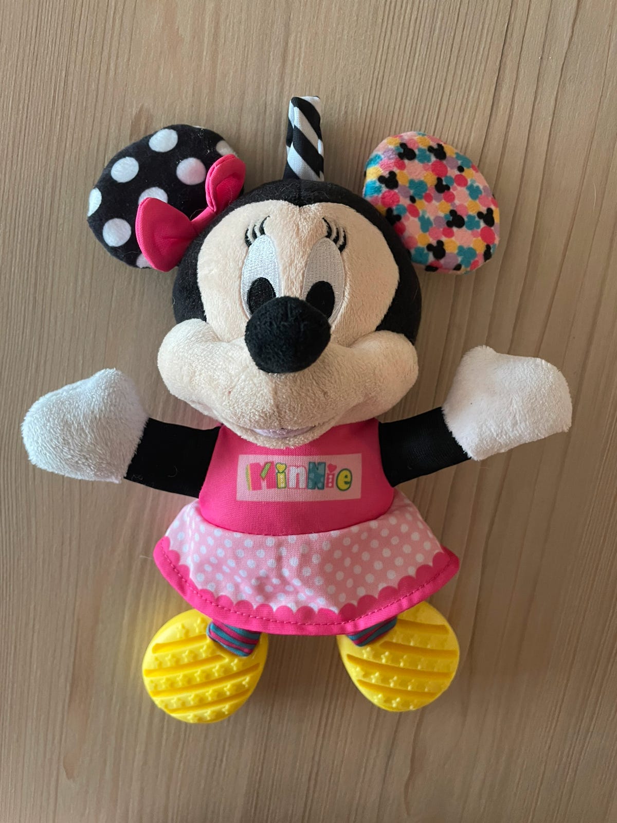 Minnie Mouse kosebamse med rangle | FINN-torget