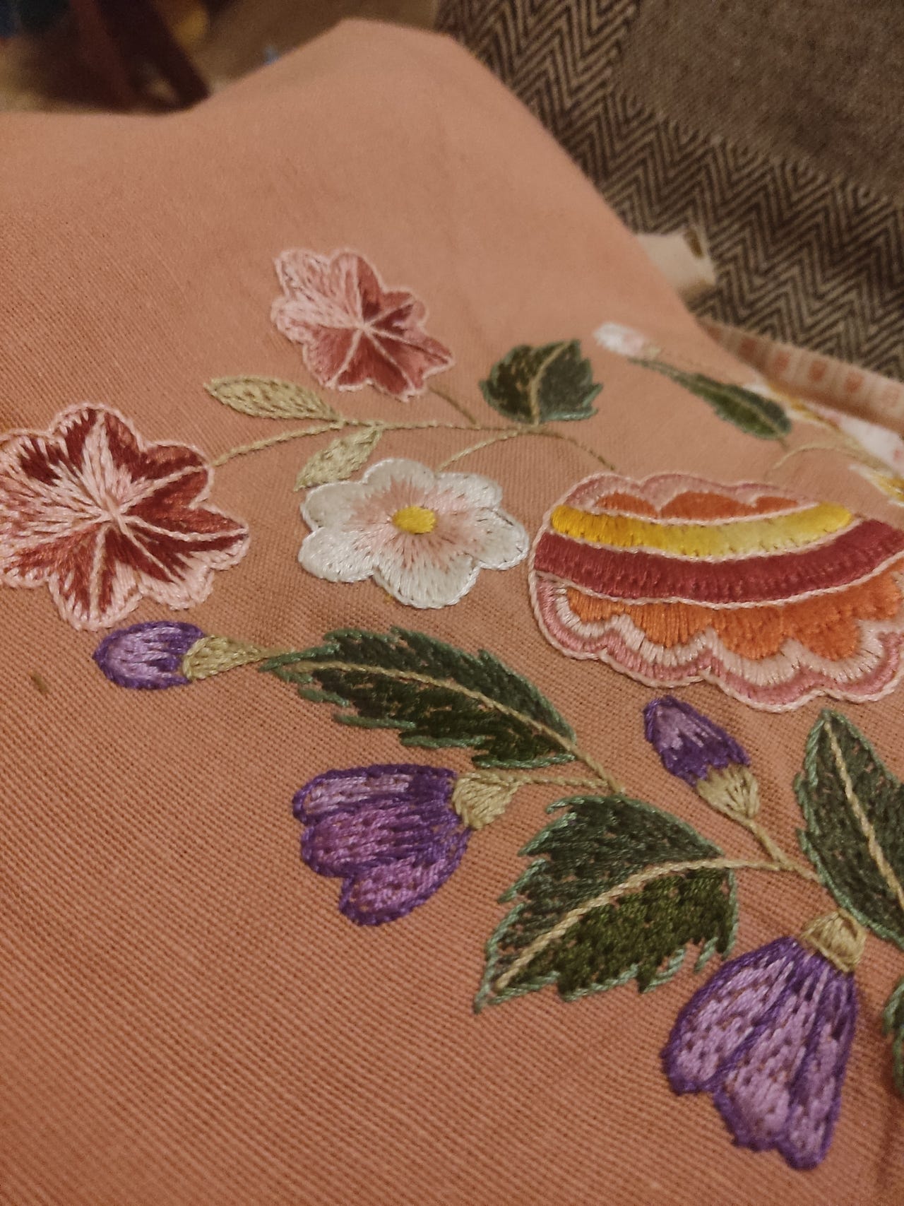 Stor, gammel rund håndbrodert duk. Bomull | FINN-torget