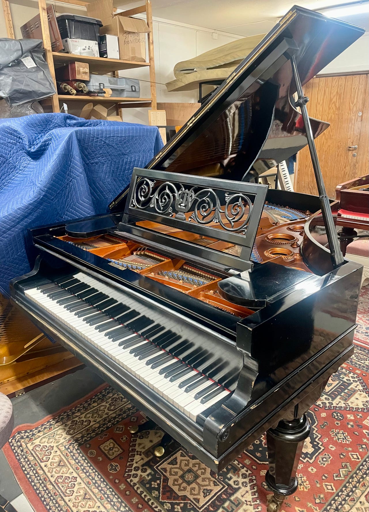 Flott oppusset Brødrene Hals flygel, tidl. eid av den kjente forfatter ...