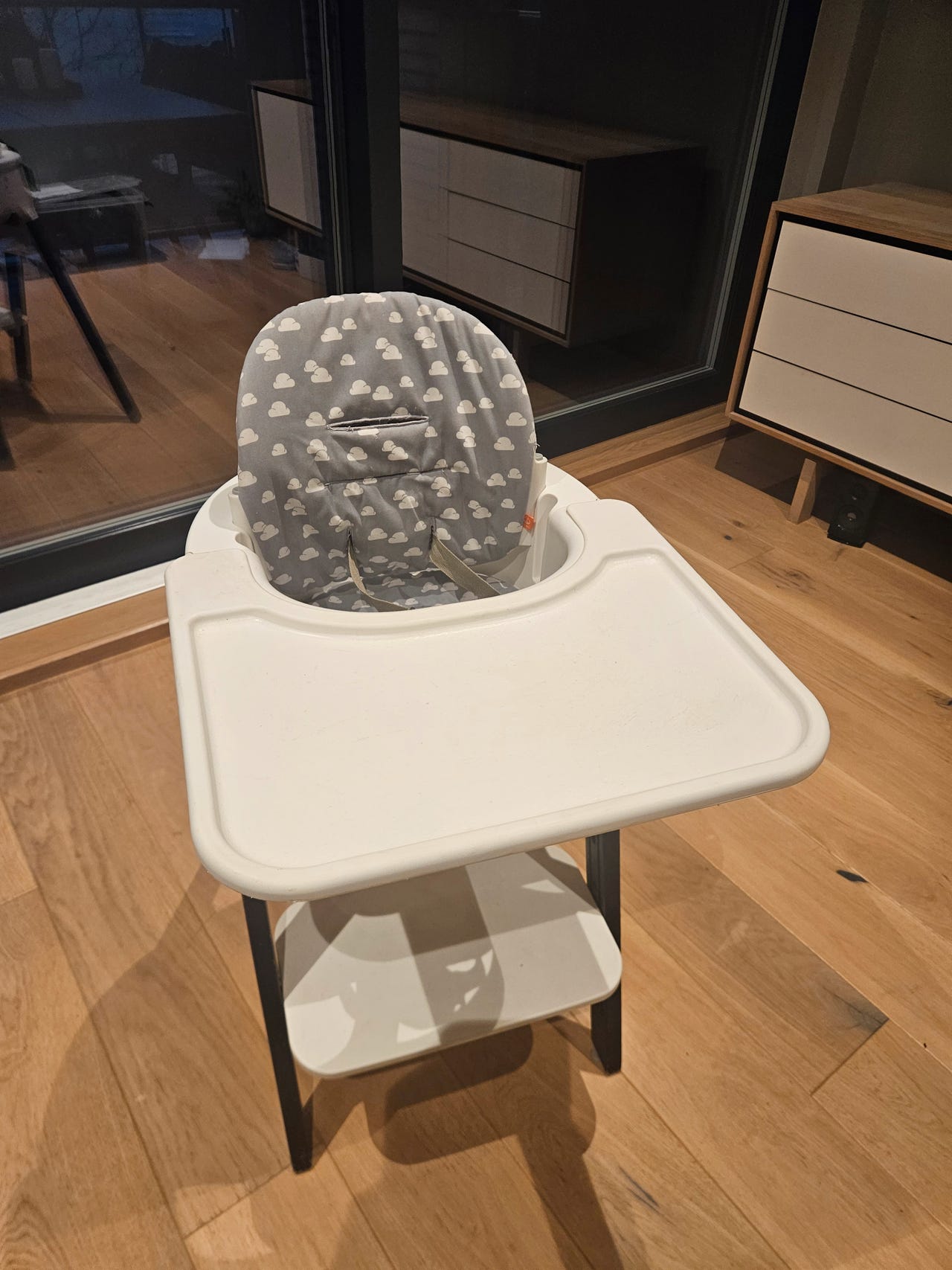 Stokke Steps Barnestol, komplett med baby-set, sete, og tray. | FINN-torget