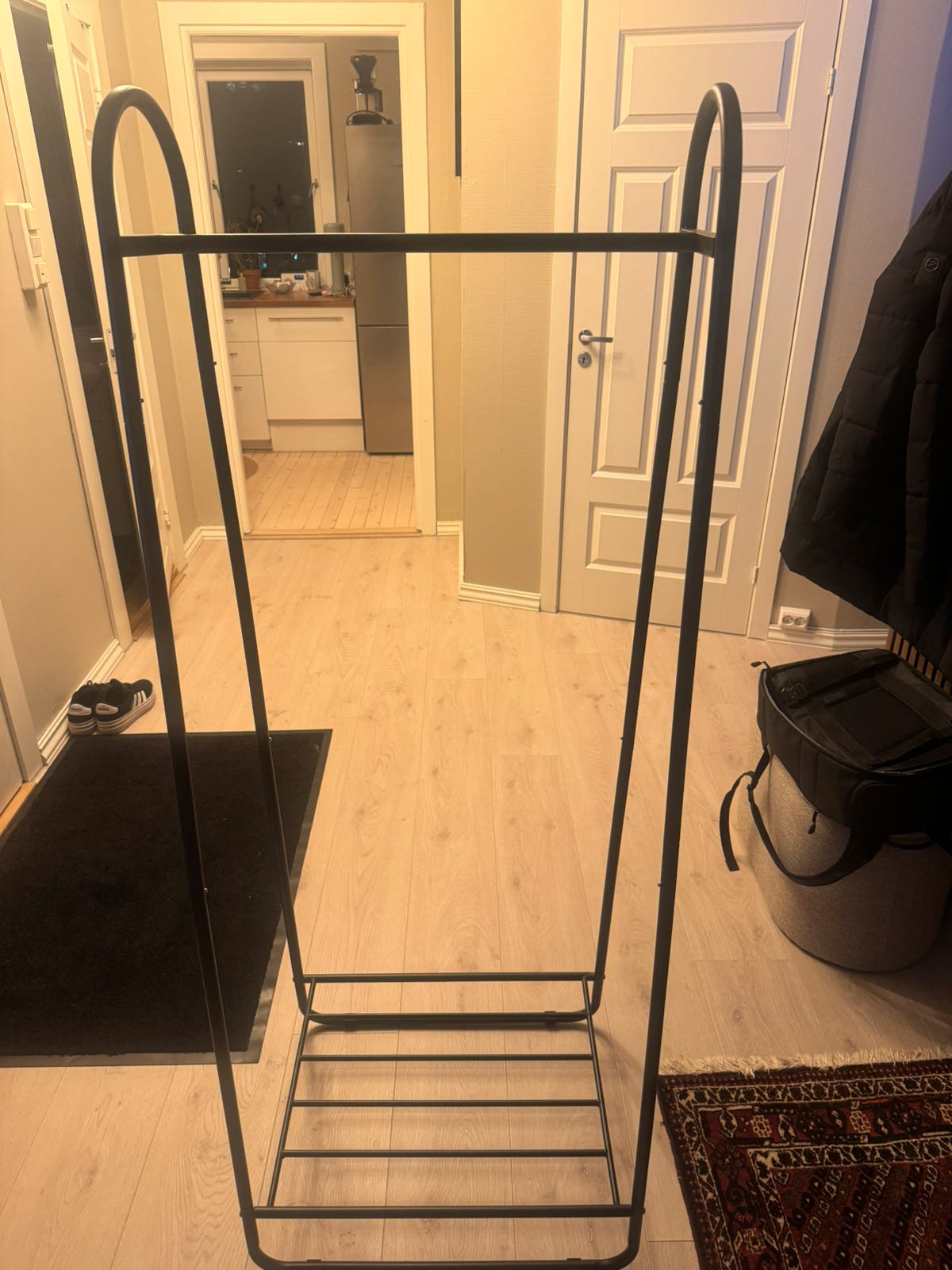 Klesstativ sort | FINN-torget