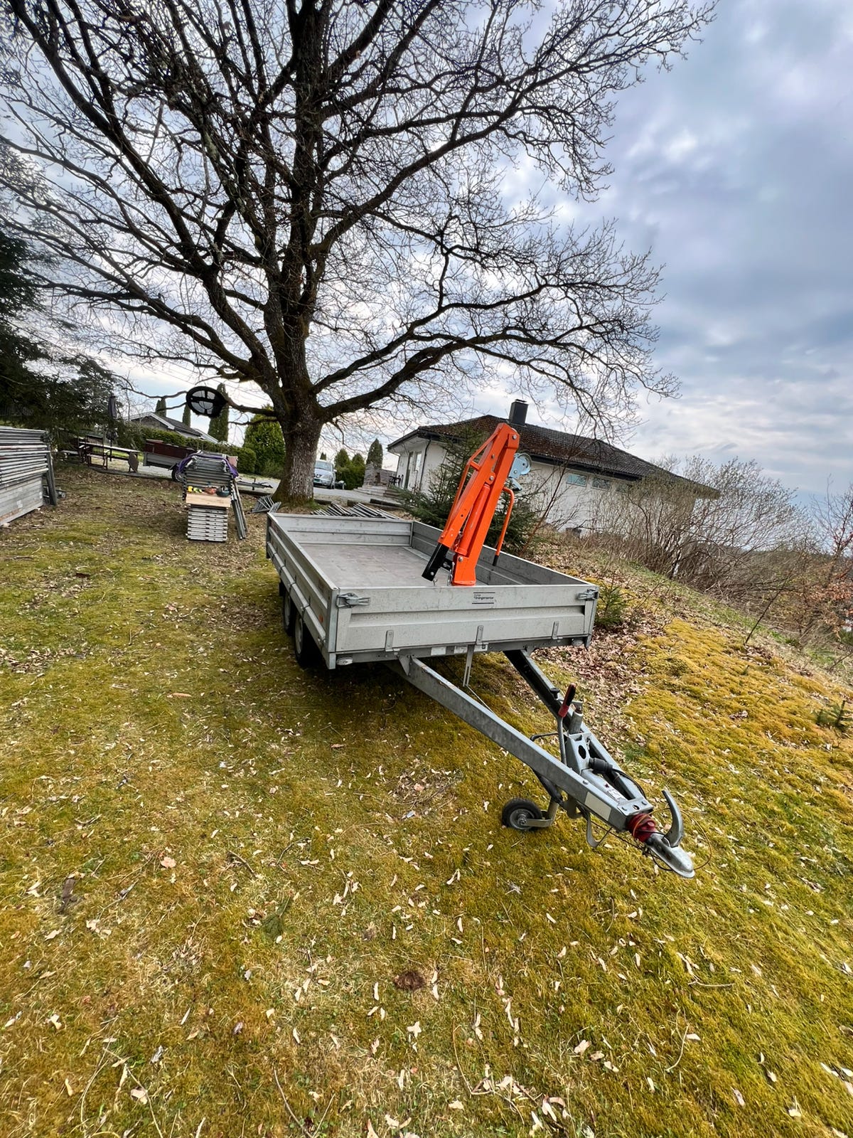 Stor henger med kran til leie! 320L X 180 B | FINN-torget