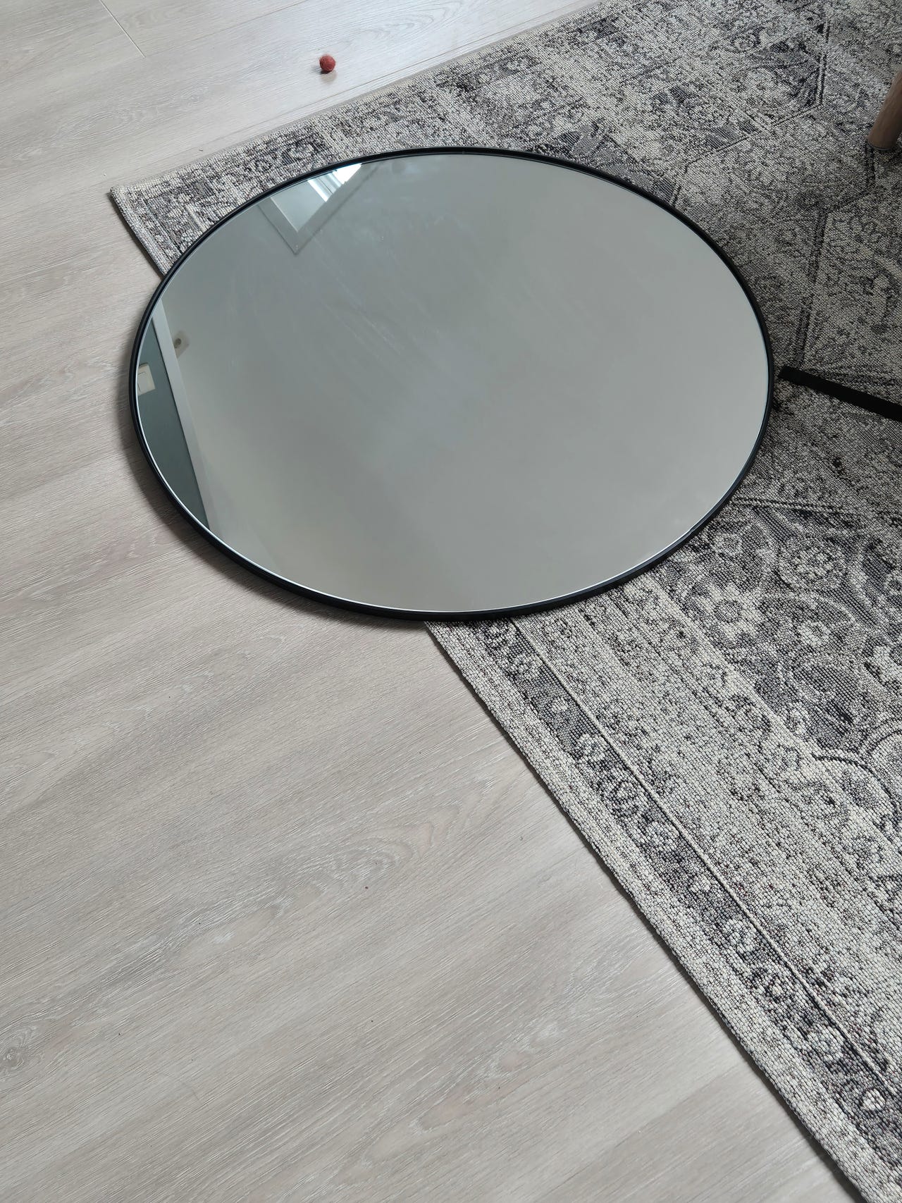 Speil sort, 80cm diameter | FINN-torget