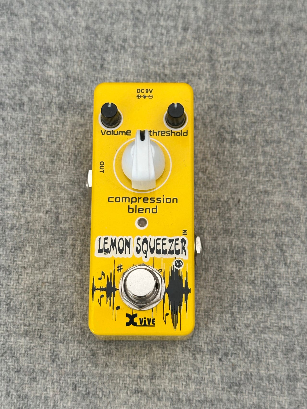 Xvive V9 Lemon Squeezer Compressor Pedal | FINN-torget