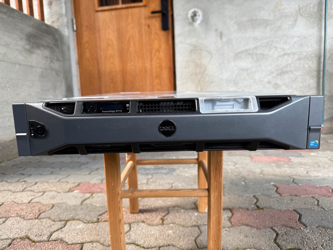 Dell PowerEdge R710 (4x 3.5" LFF) (Dual X5670 2.93Ghz & 64GB ECC Memory ...