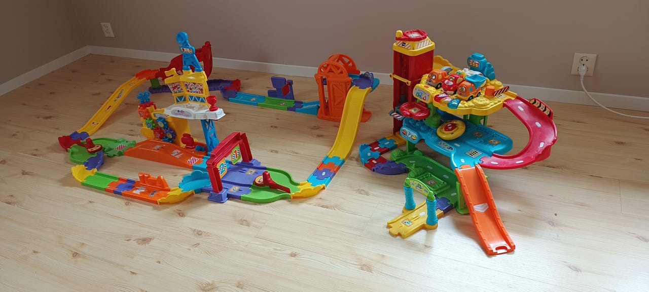 Vtech Toot-Toot Drivers bilbane og parkeringshus | FINN-torget