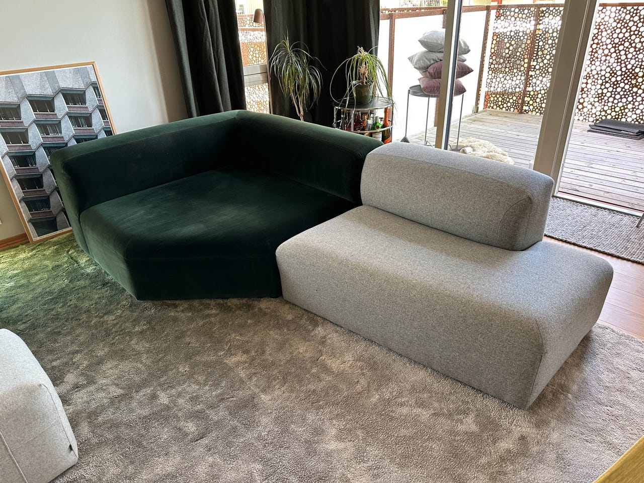 Bolia Angle sofa – stilren og romslig modulsofa i velour og ullblandi ...
