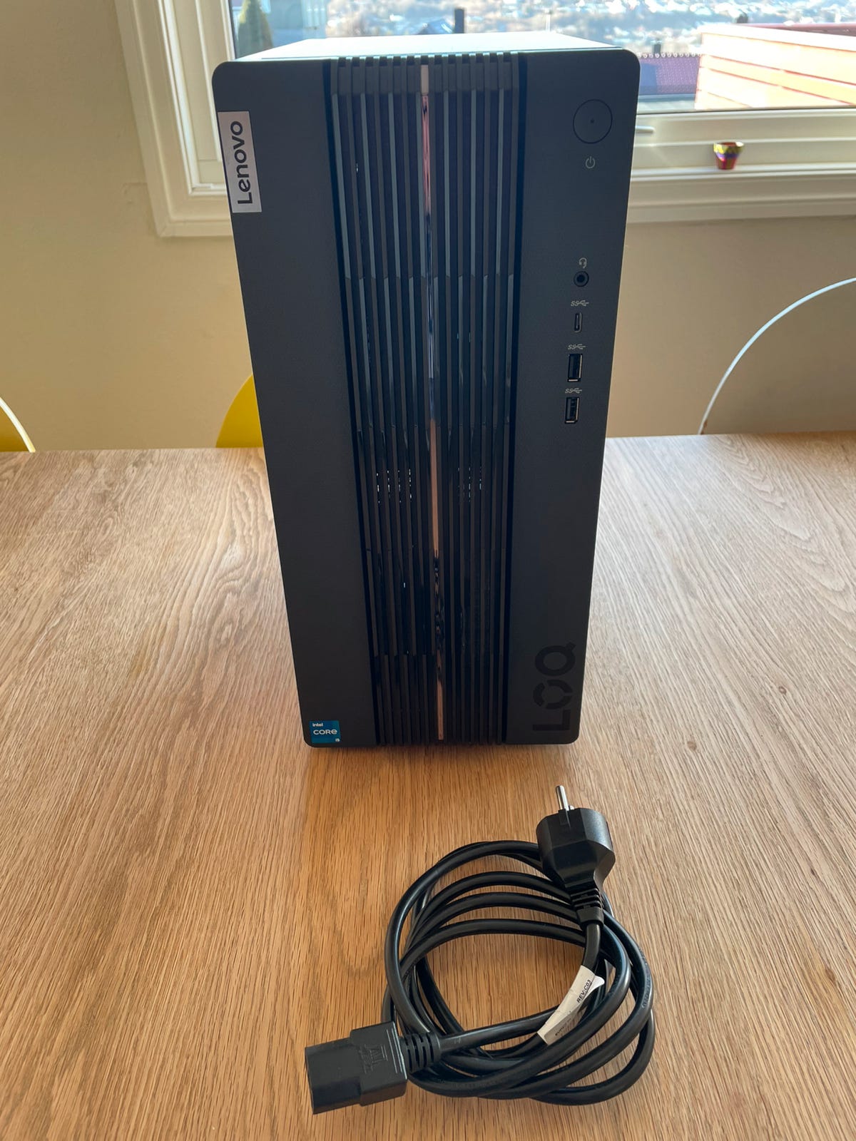 Lenovo gaming PC i topp stand | FINN-torget