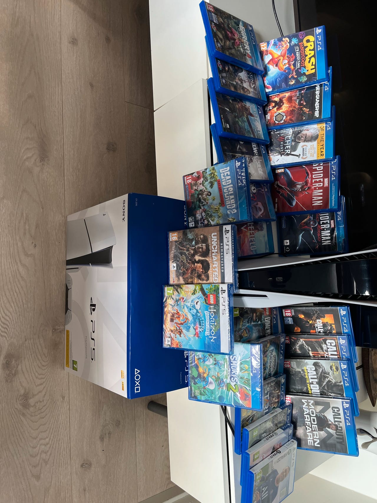 PlayStation 5 Disc Edition + 2 kontroller + 25 toppspill!!! | FINN-torget