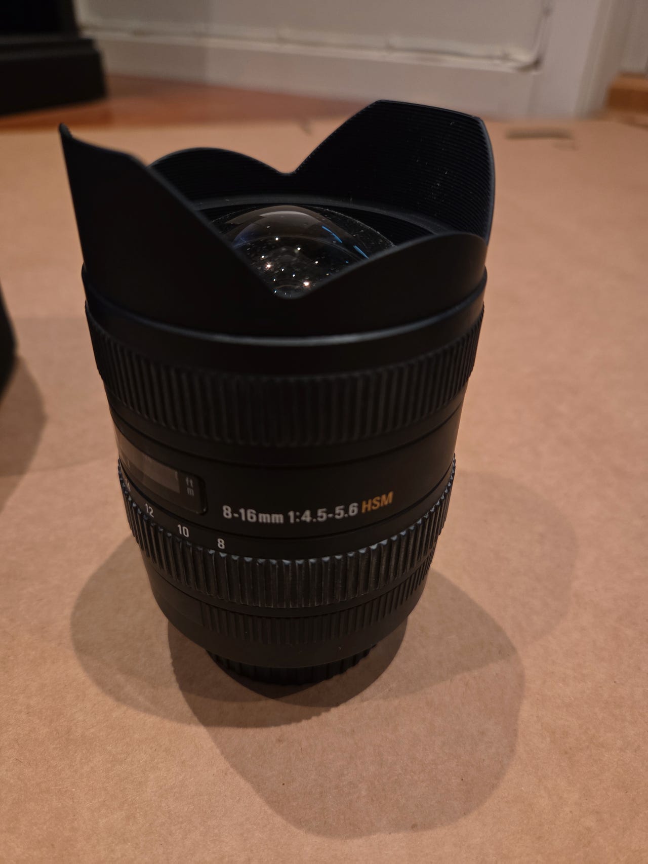 Sigma 8–16mm f/4.5–5.6 DC HSM – Ultravidvinkel for APS-C, pent brukt ...