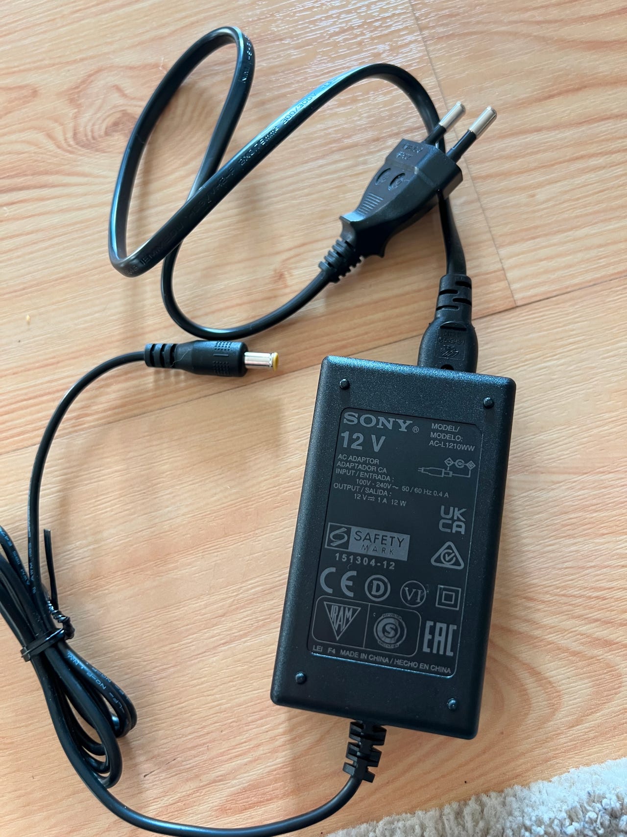 Sony 12V strømforsyning / adapter (AC-L1210WW | FINN-torget