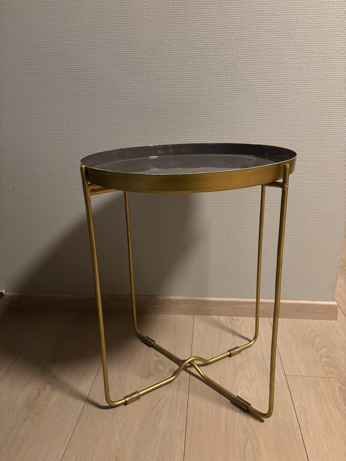 Lite rundt bord Ø42,5 | FINN-torget