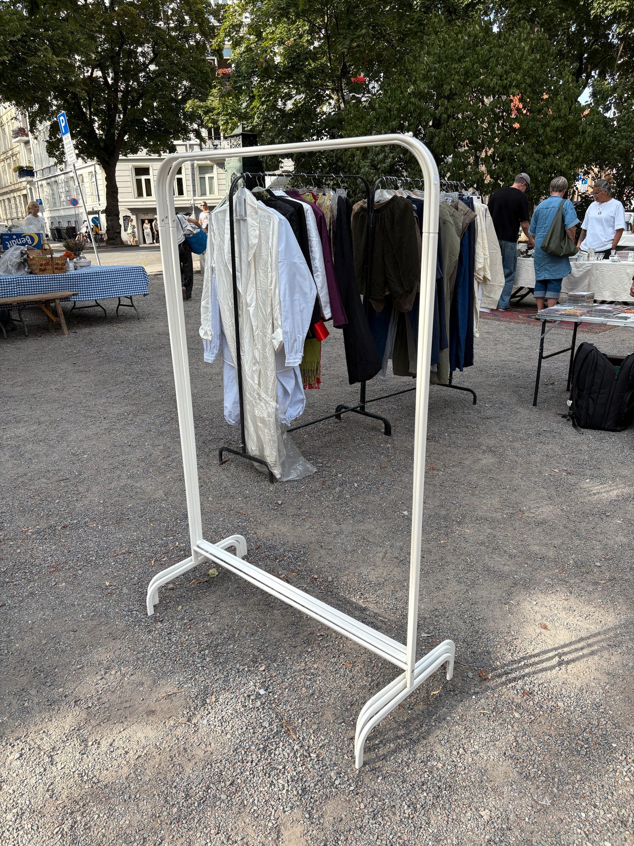 Tre IKEA Mulig klesstativ | FINN-torget