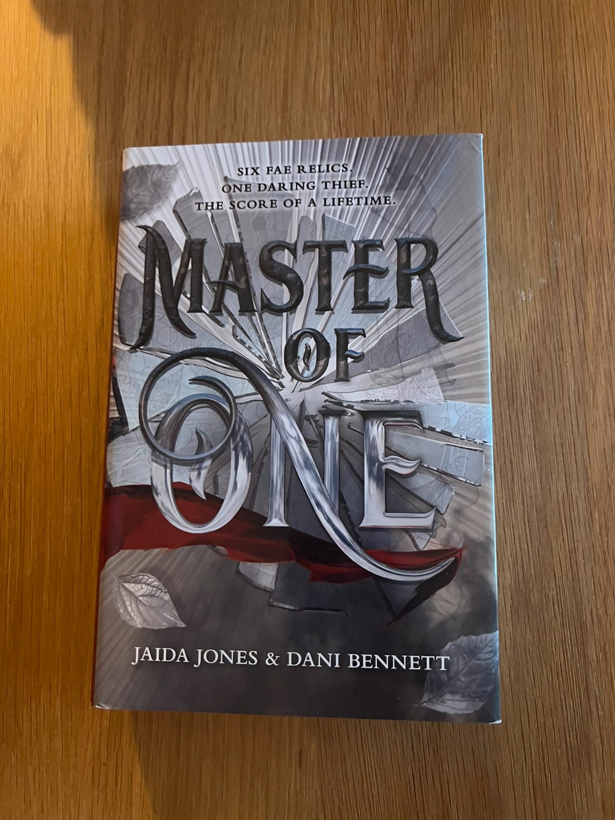 Master of One av Jaida Jones & Dani Bennett | FINN-torget