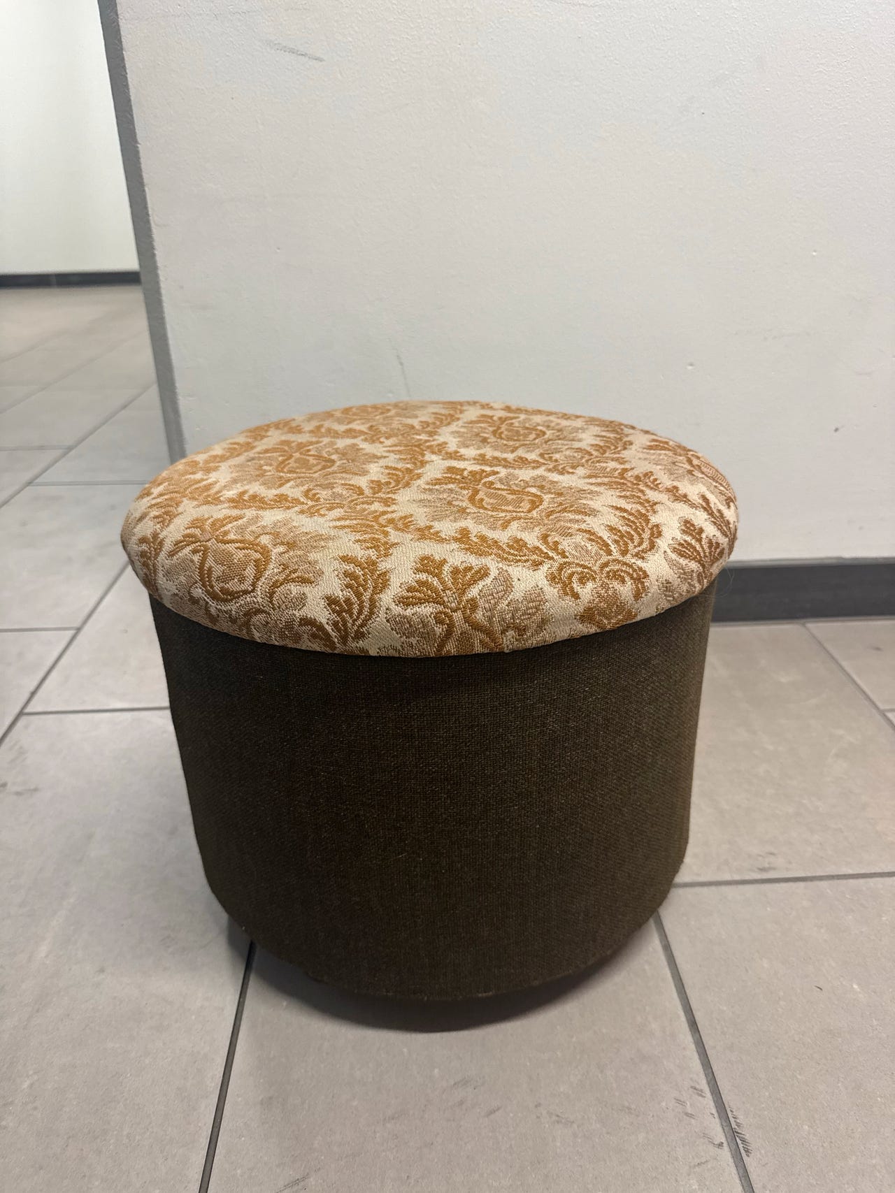 Vintage puff med lagring | FINN-torget