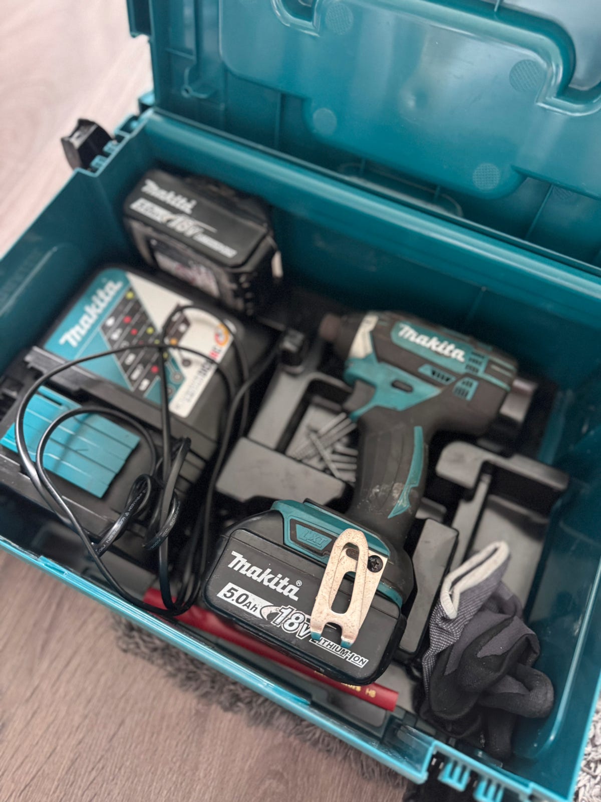 DTD152Z slagskrutrekker + 2 battery 5.0 A 18 V and charger | FINN-torget