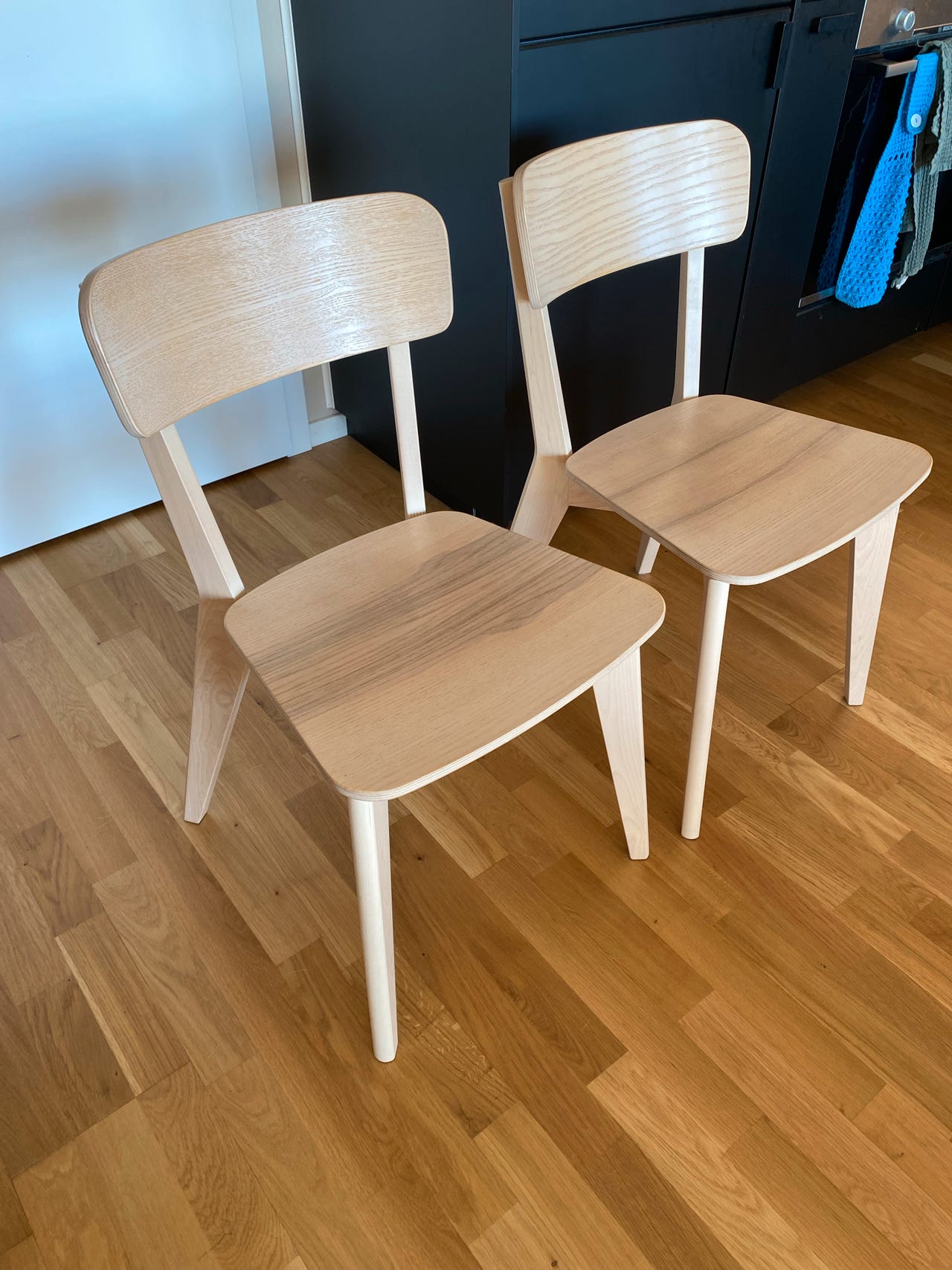 Lisabo stol - 2 stk 500kr per stol | FINN-torget