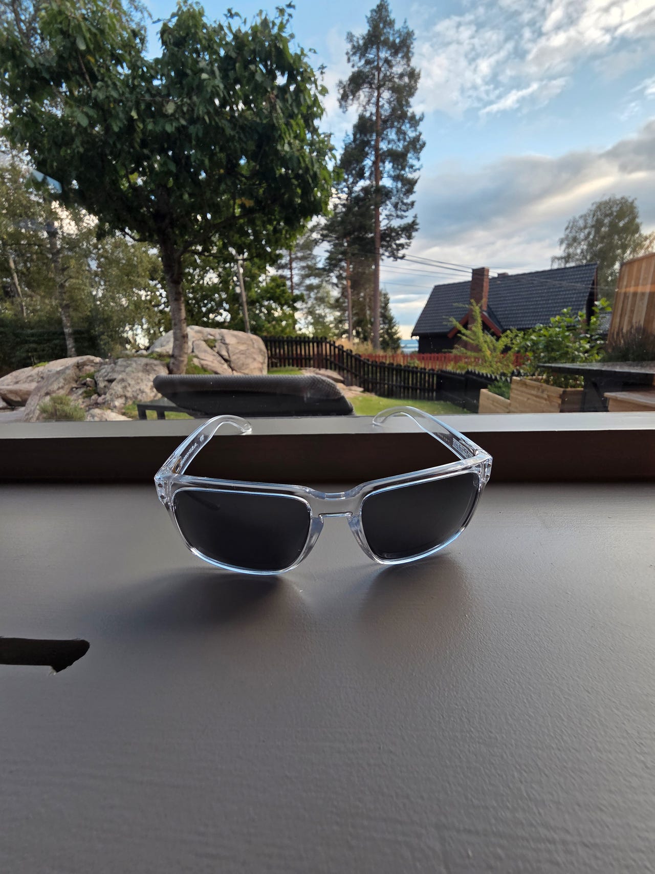 Lite brukt Oakley Holbrook Clear med sorte glass | FINN-torget