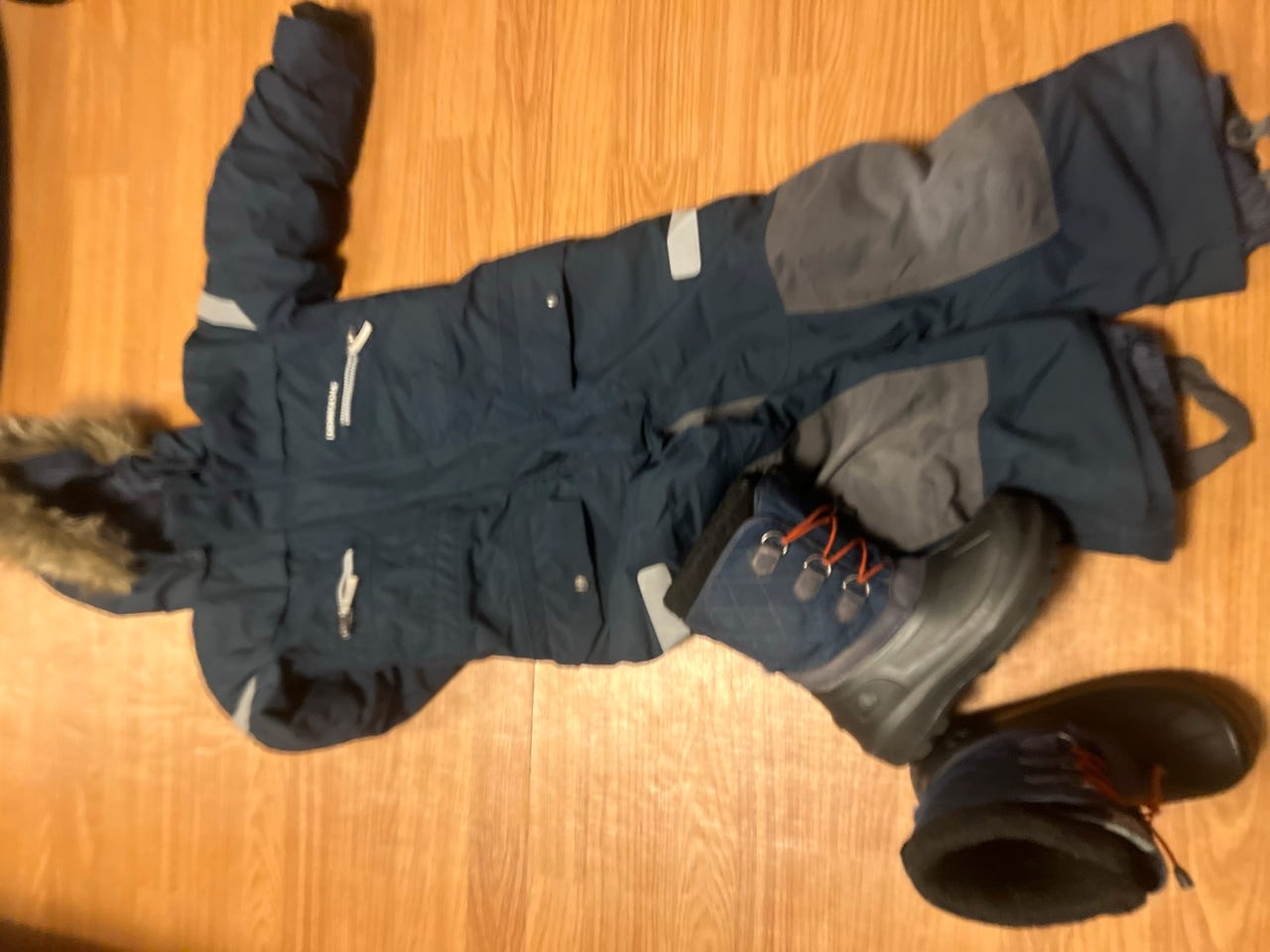 Didriksons Barneklær Unisex Blå Str 120 og viking vinter sko 33 | FINN ...