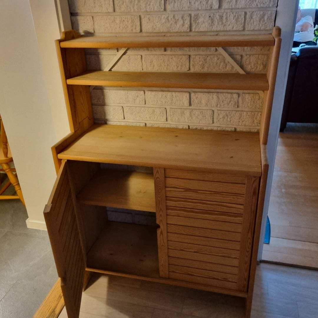 BBB - reol i ubehandlet trevirke. | FINN-torget